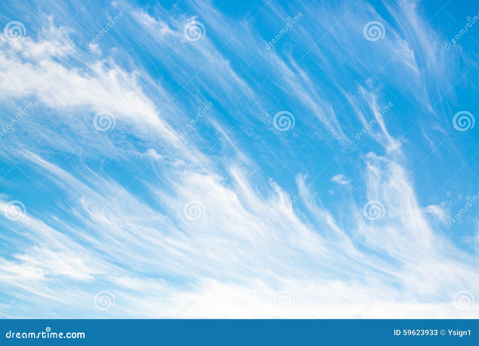 Cirri in un cielo blu immagine stock. Immagine di stratosfera - 59623933