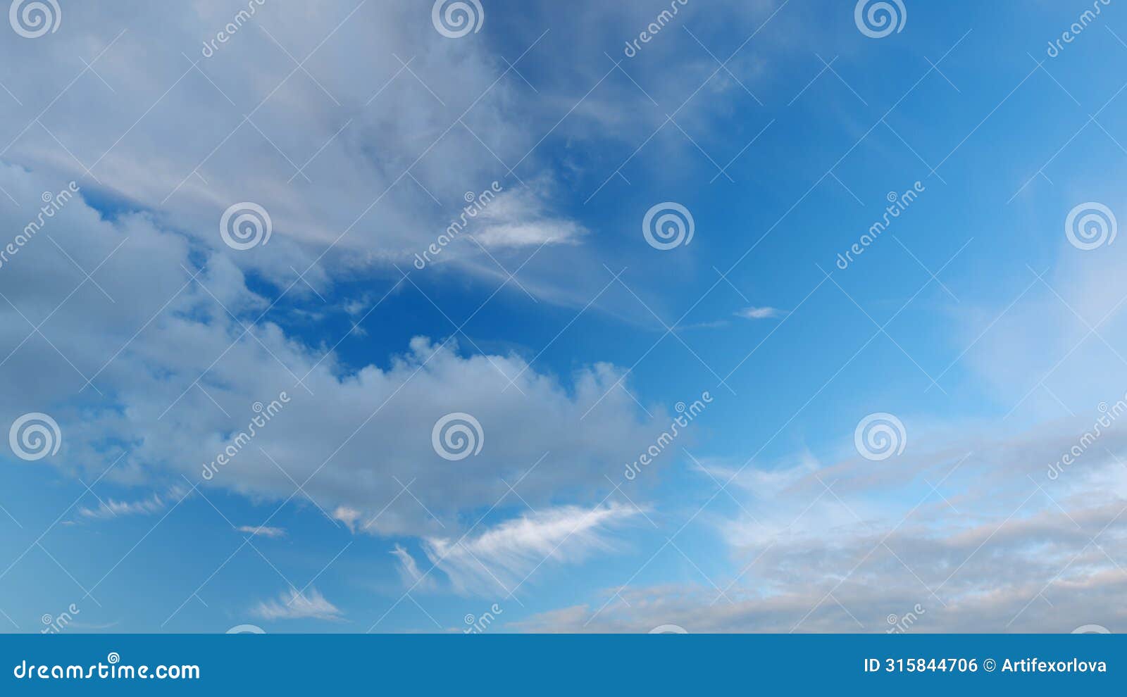 Cirrus Clouds Flying Slowly on Beautiful Blue Sky Horizon Background ...