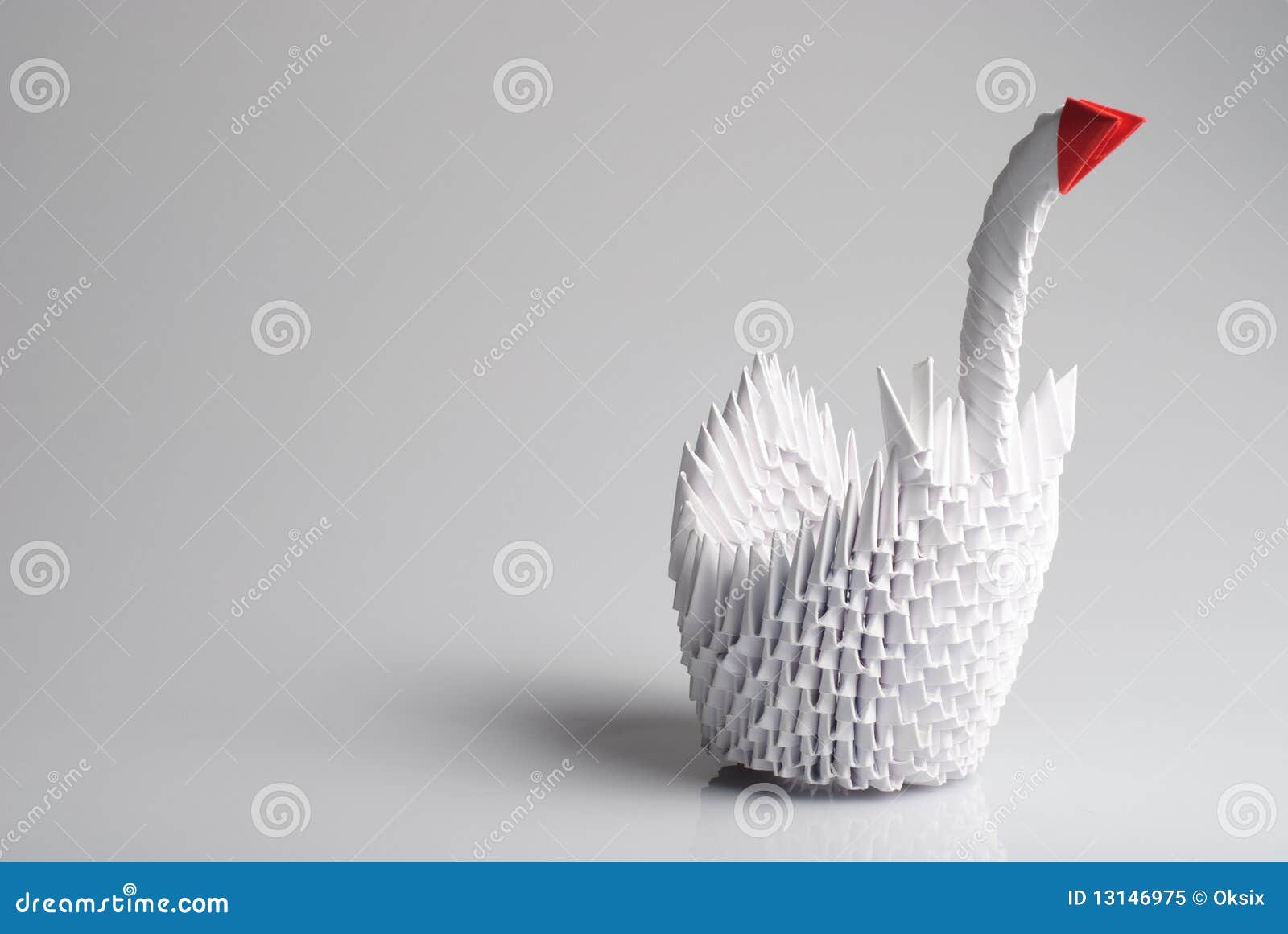 Cisne de Origami imagem de stock. Imagem de decorativo - 13146975
