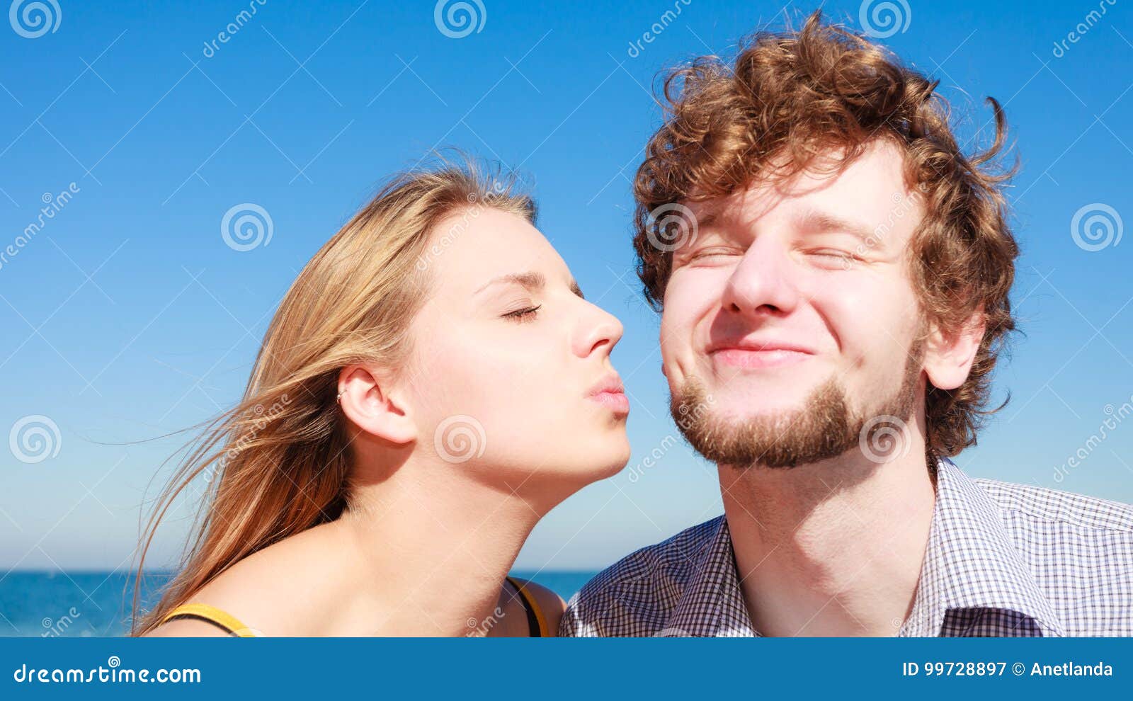 Citas Pares En Besarse Del Amor Imagen de archivo - Imagen de individuo ...