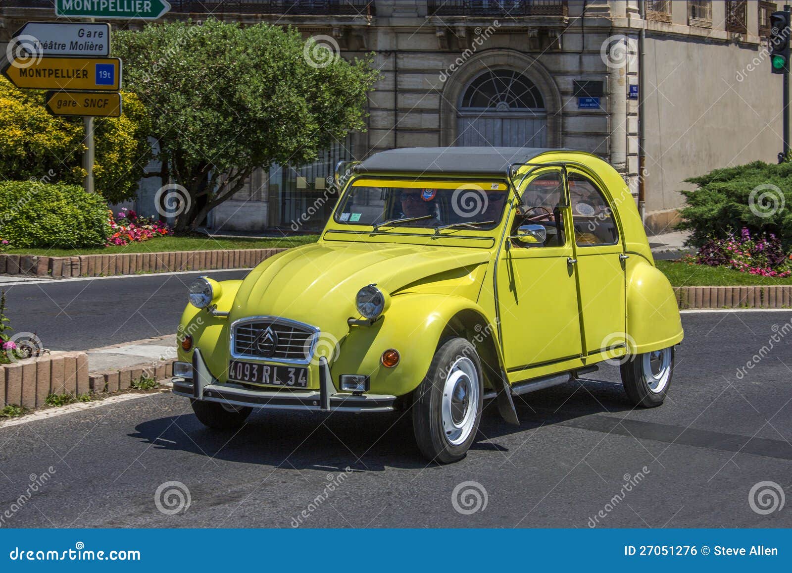 Citroen 2CV - La France photo éditorial. Image du iconique - 27051276