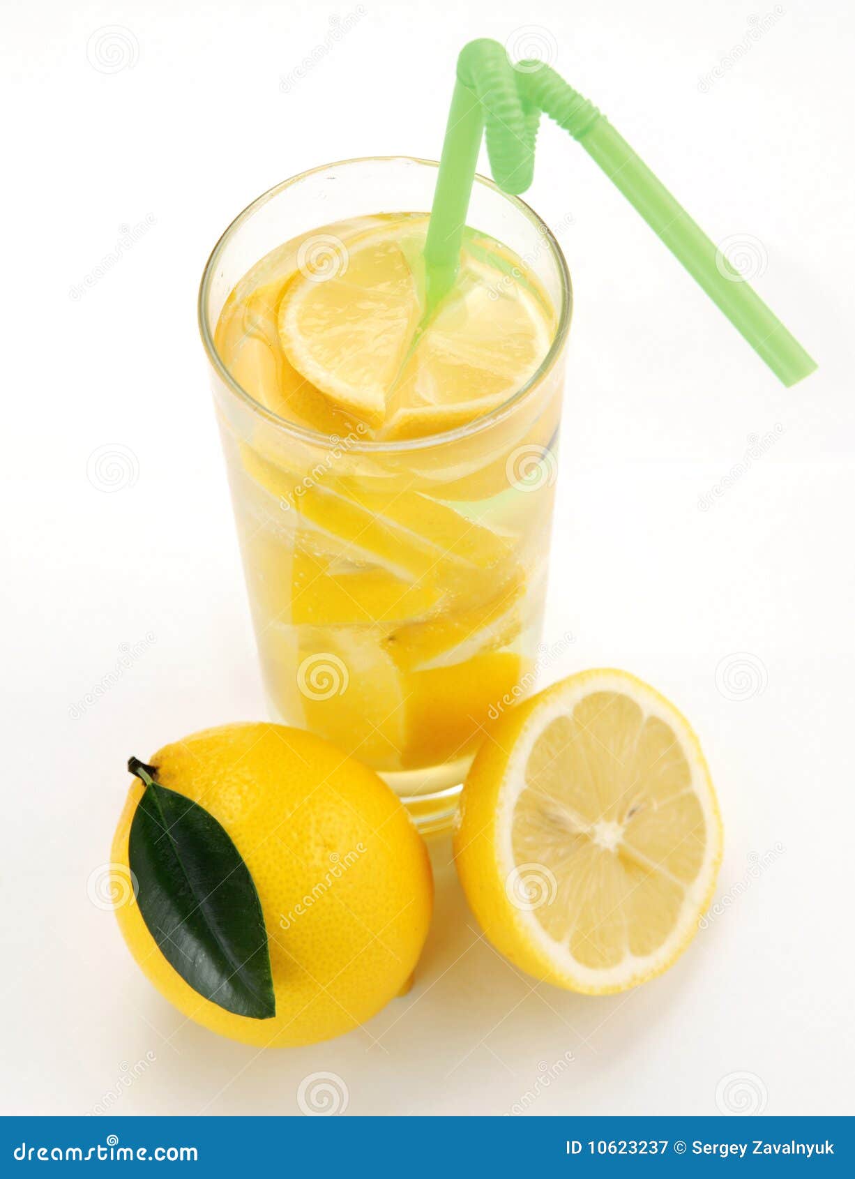 Citroen en limonade stock afbeelding. Image of flesjes - 10623237