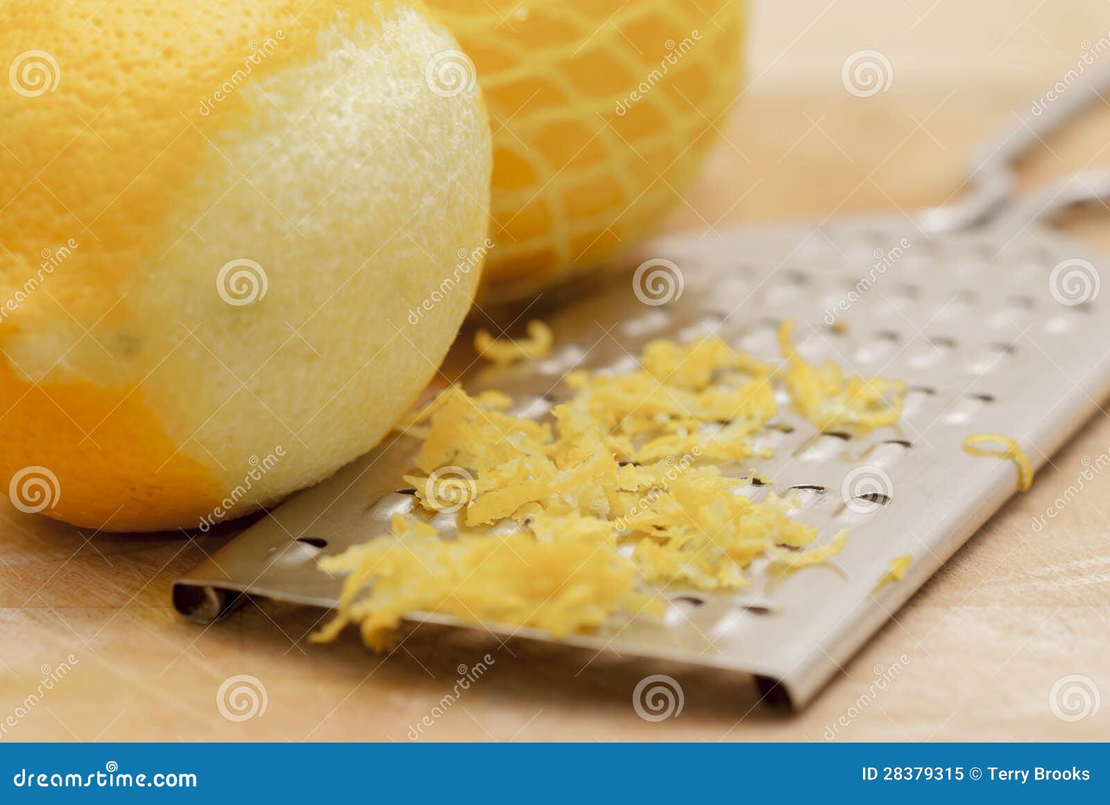 Citroenen En Schil Met Rasp. Stock Afbeelding - Image of restaurant ...