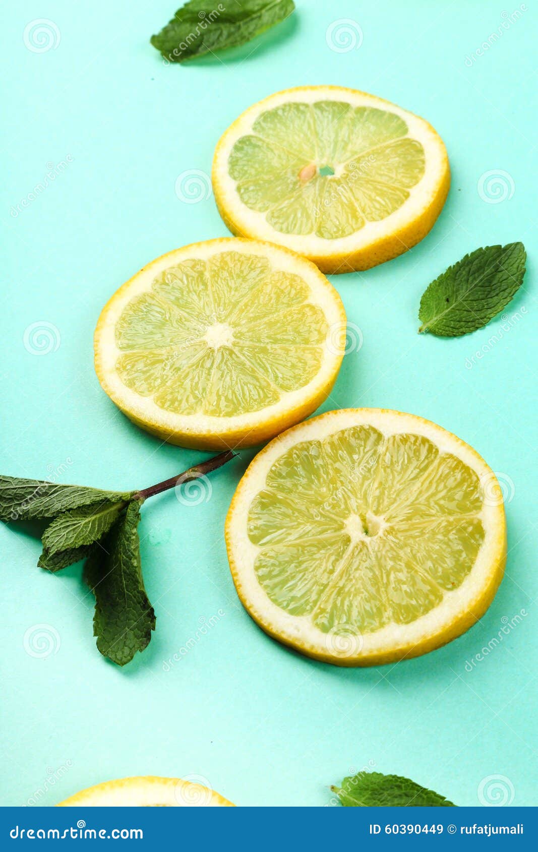 Citron sur la table image stock. Image du normal, doux - 60390449