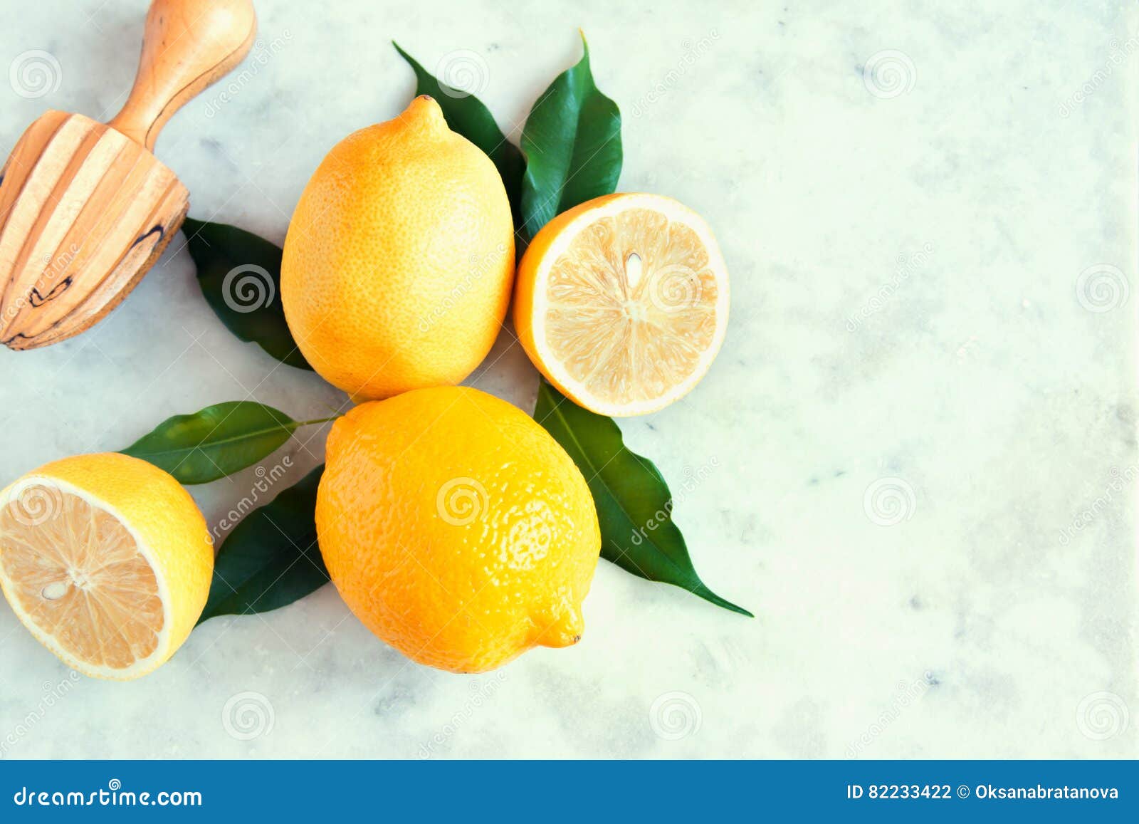 Citroner arkivfoto. Bild av sunt, nytt, färg, grön, sten - 82233422