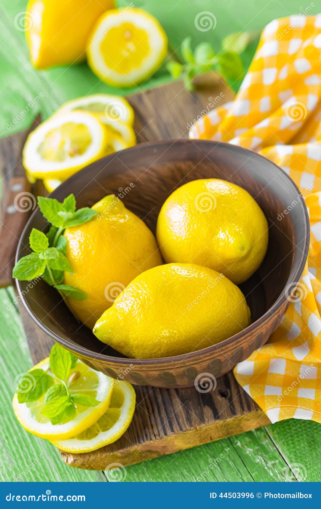 Citrons photo stock. Image du délicieux, cuisine, médecine - 44503996