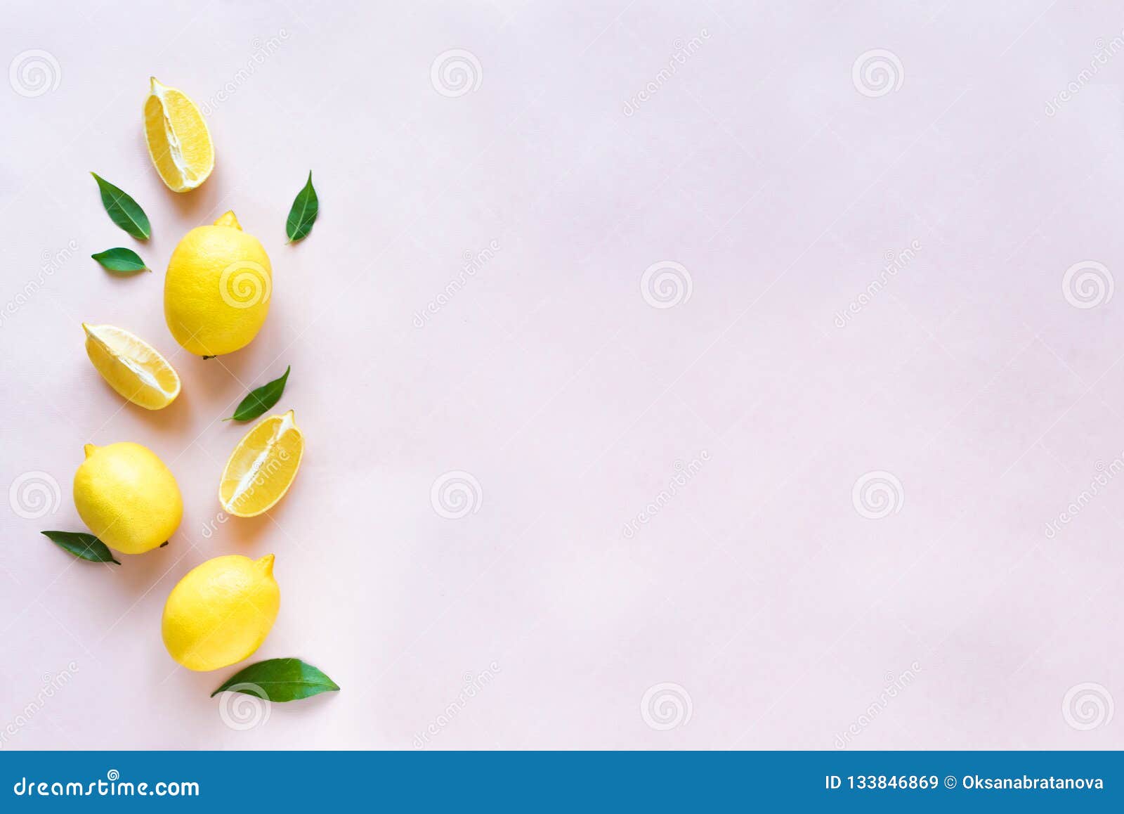 Citrons sur le rose image stock. Image du organique - 133846869