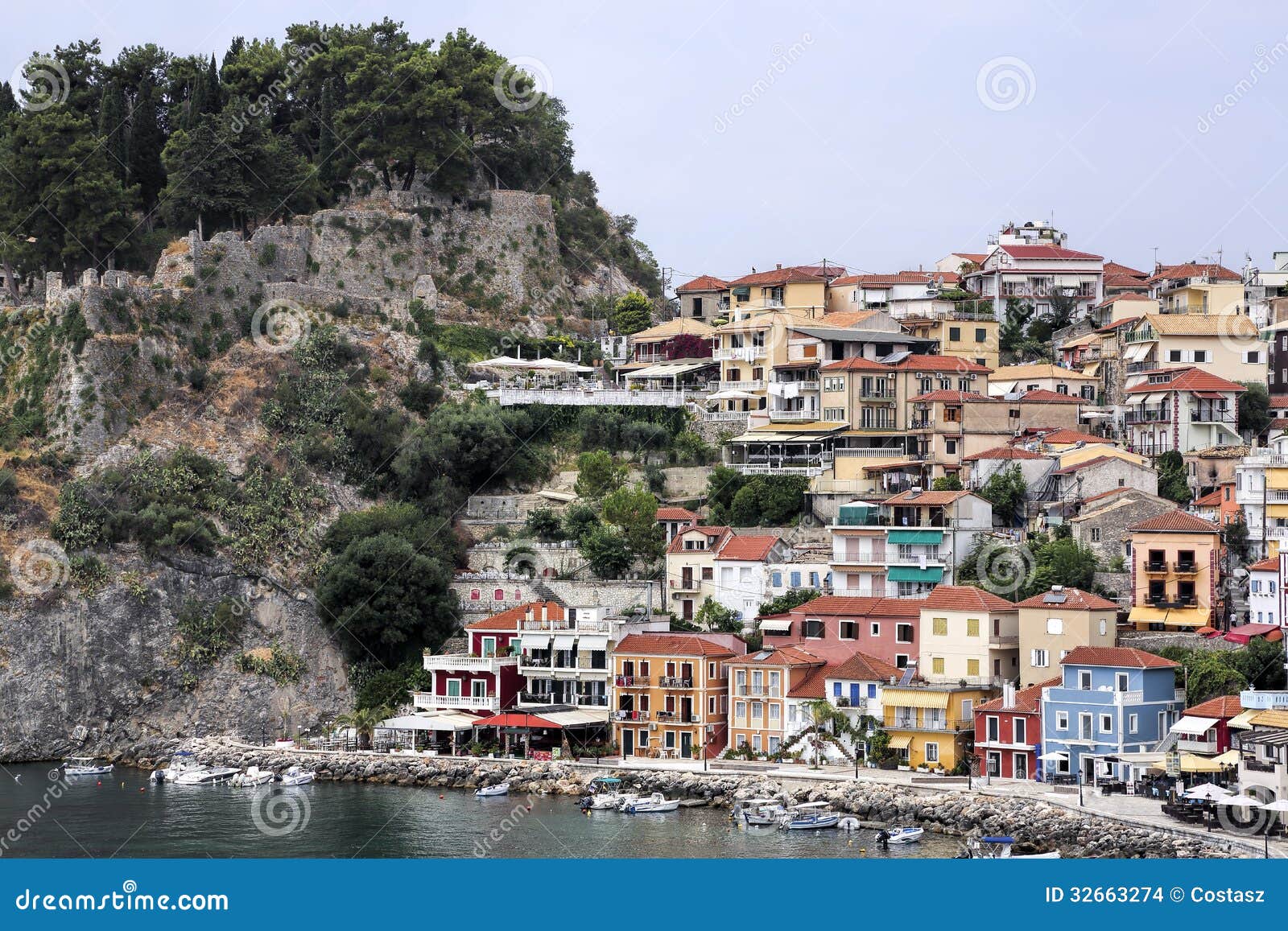 Città di Parga, Grecia fotografia stock. Immagine di stile - 32663274
