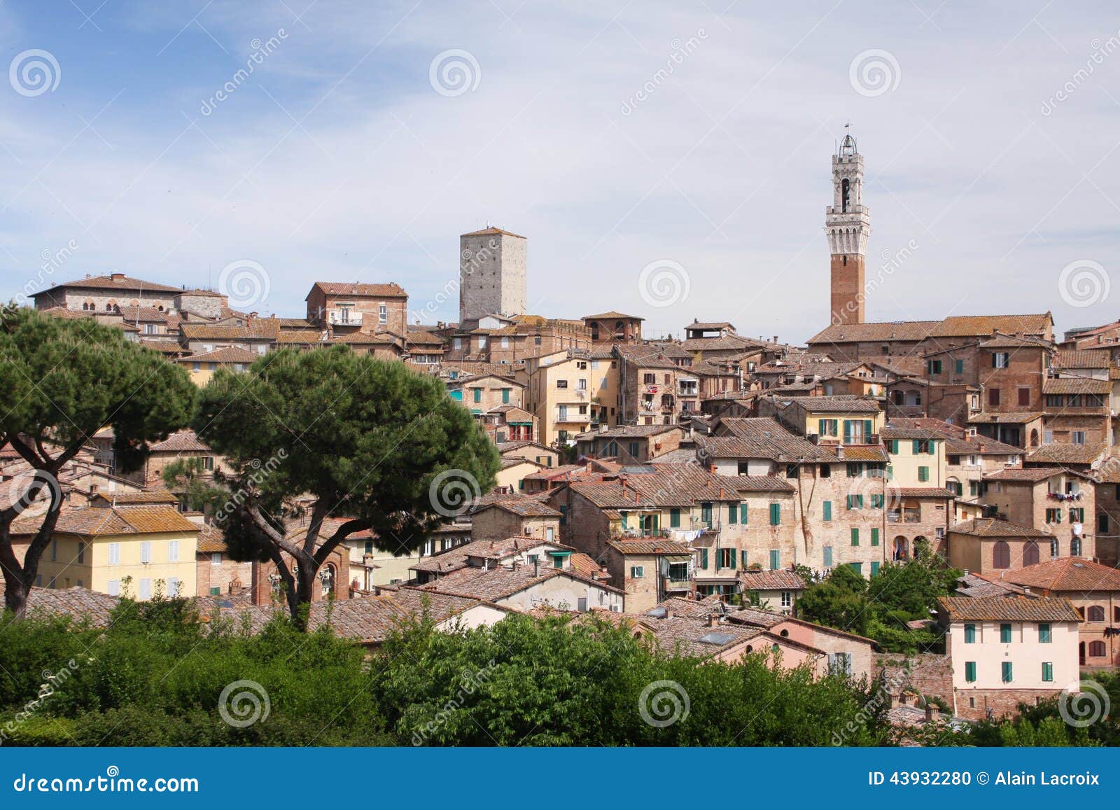 Città italiana fotografia stock. Immagine di italiano - 43932280