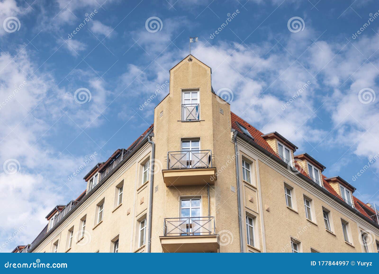 City building corner stock image. Image of contrast - 177844997