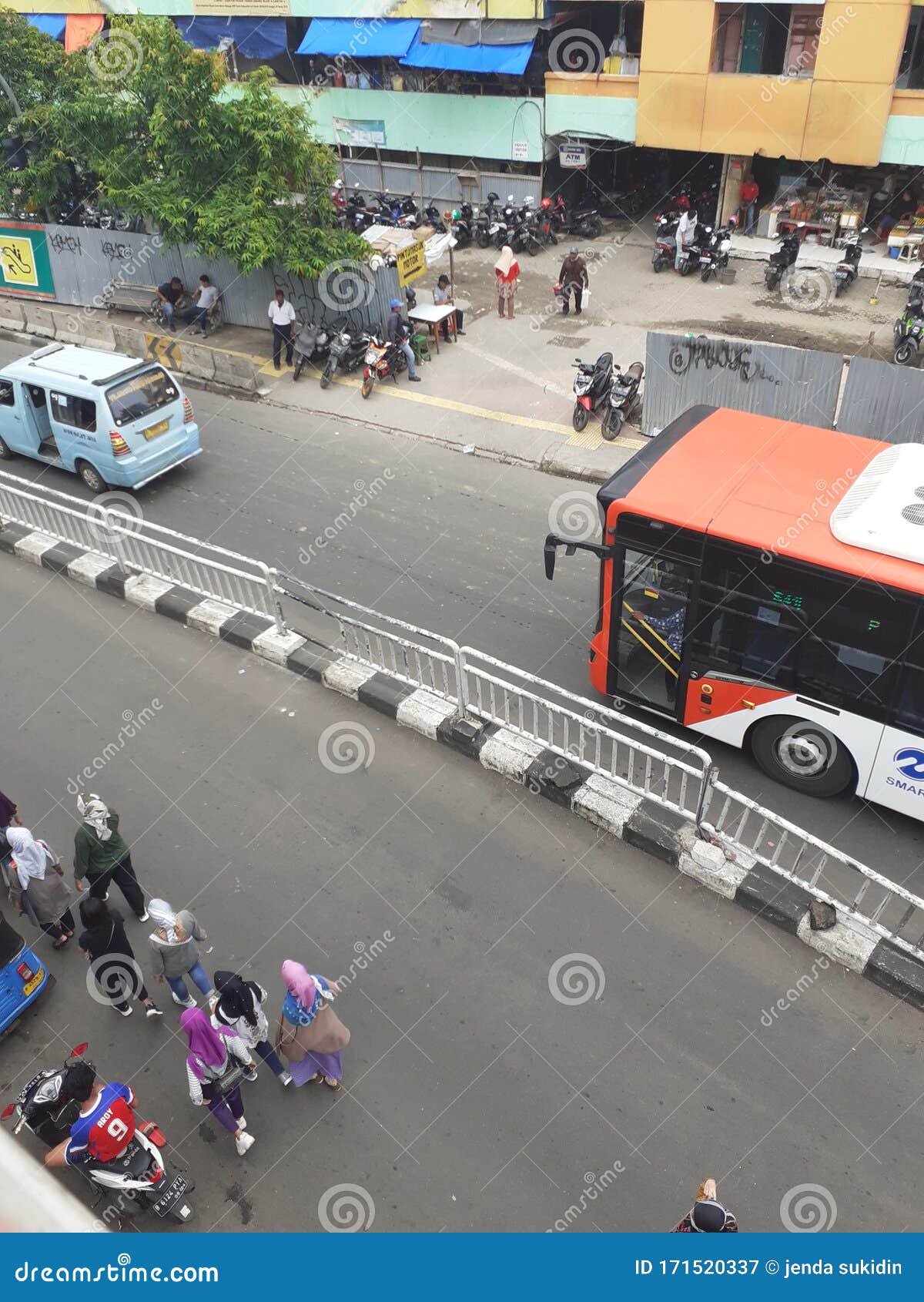 City Crowd and Vehicles on the Road Editorial Photography - Image of ...