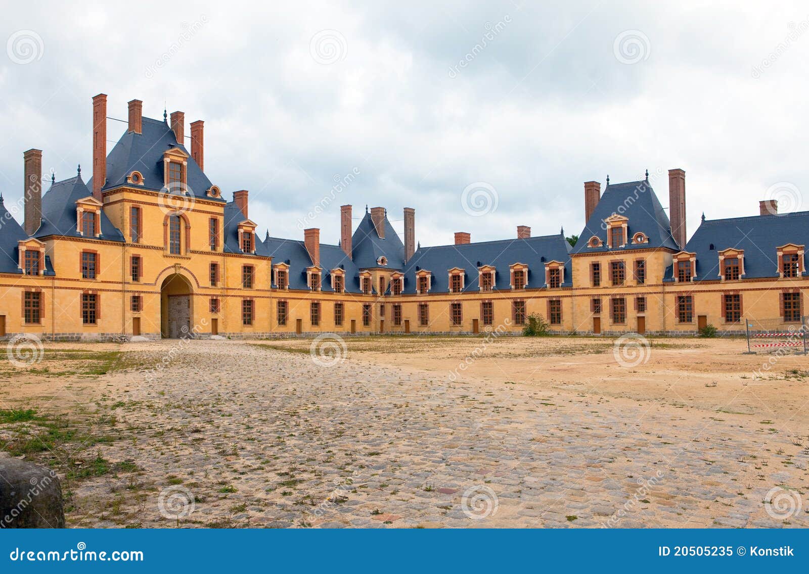 City Landscape in a Sunny Day Stock Image - Image of monarchy, gardens ...
