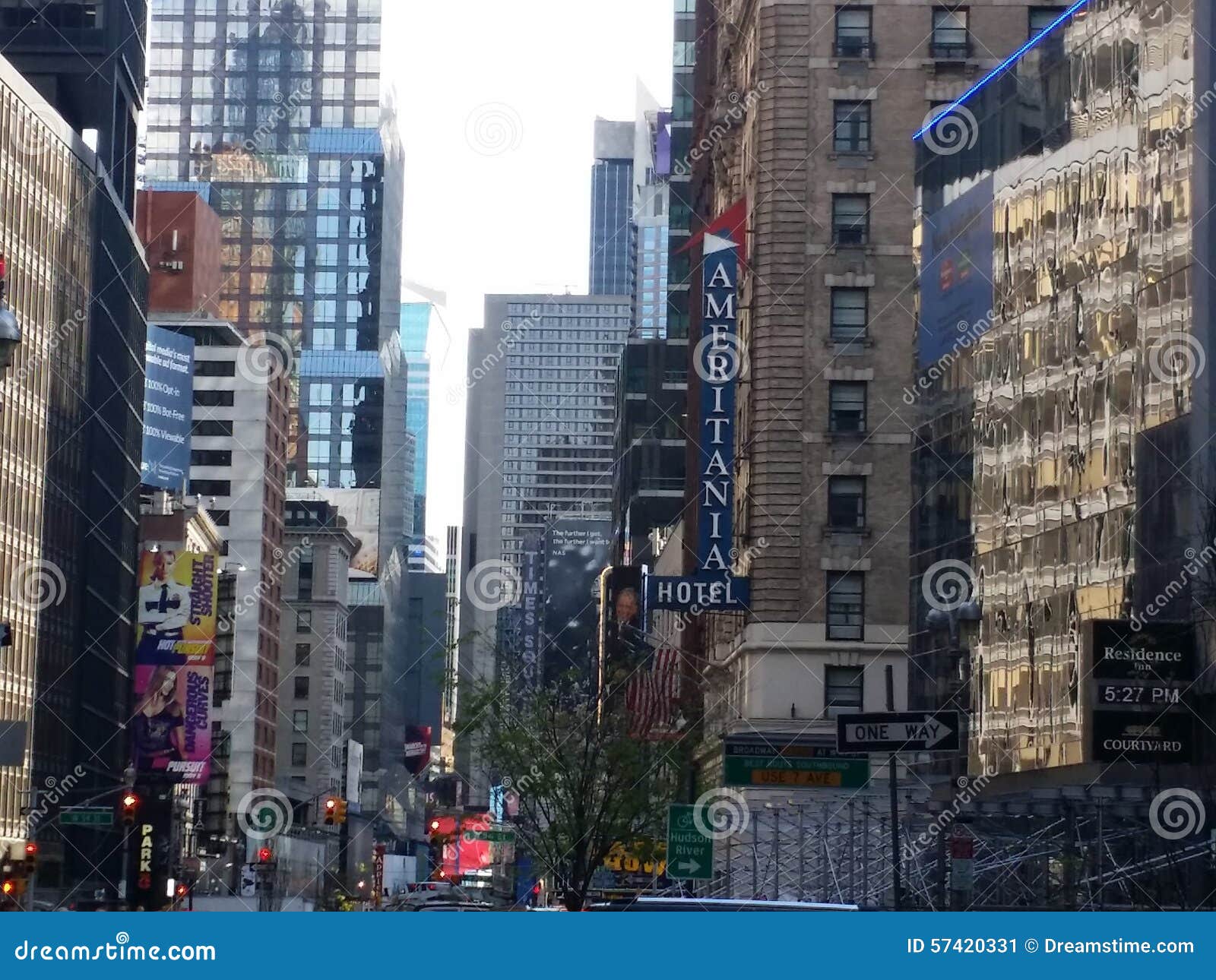 City Life editorial photo. Image of york, city, life - 57420331