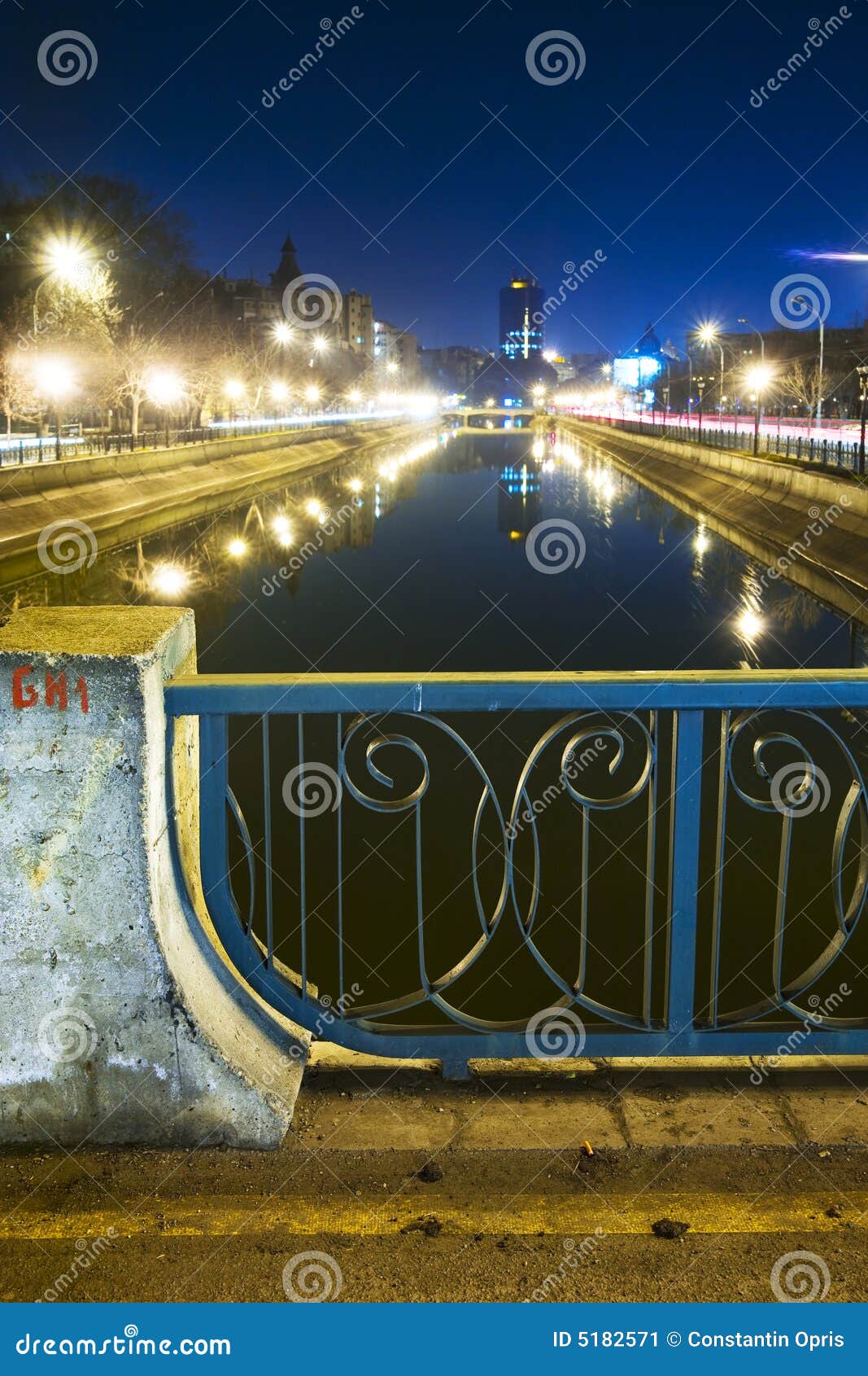 City river scene at night stock image. Image of dark, outdoor - 5182571