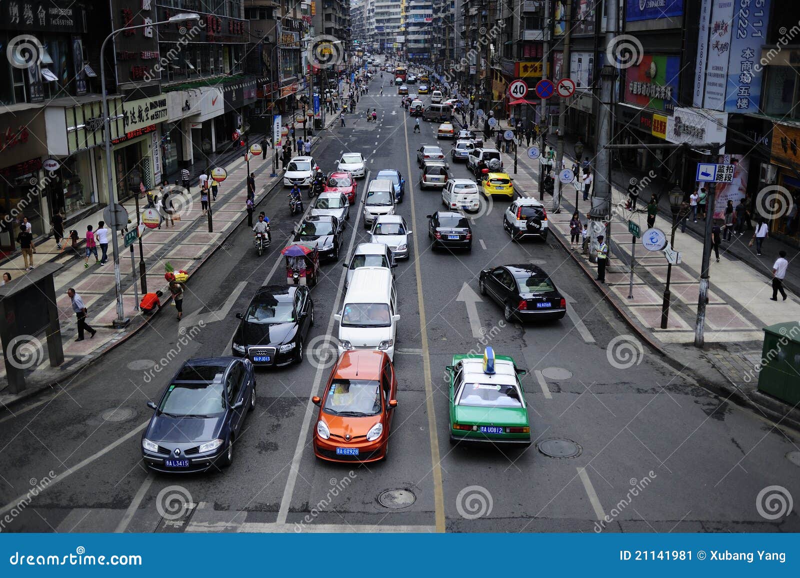 City street Traffic editorial photo. Image of cars, urban - 21141981