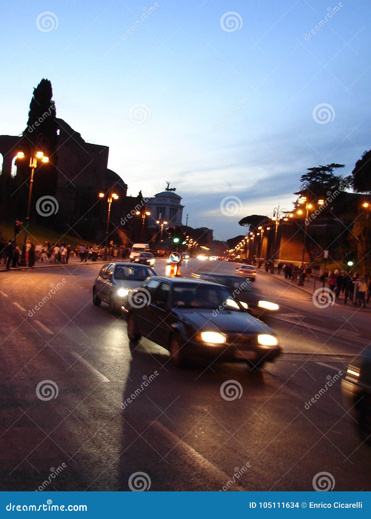 City traffic editorial stock image. Image of rome, evening - 105111634