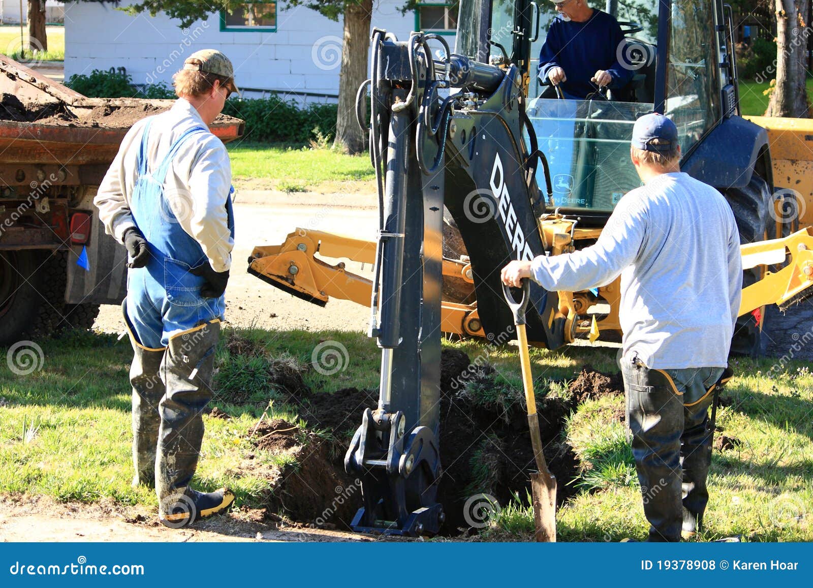 City Workers Digging editorial stock photo. Image of mover - 19378908