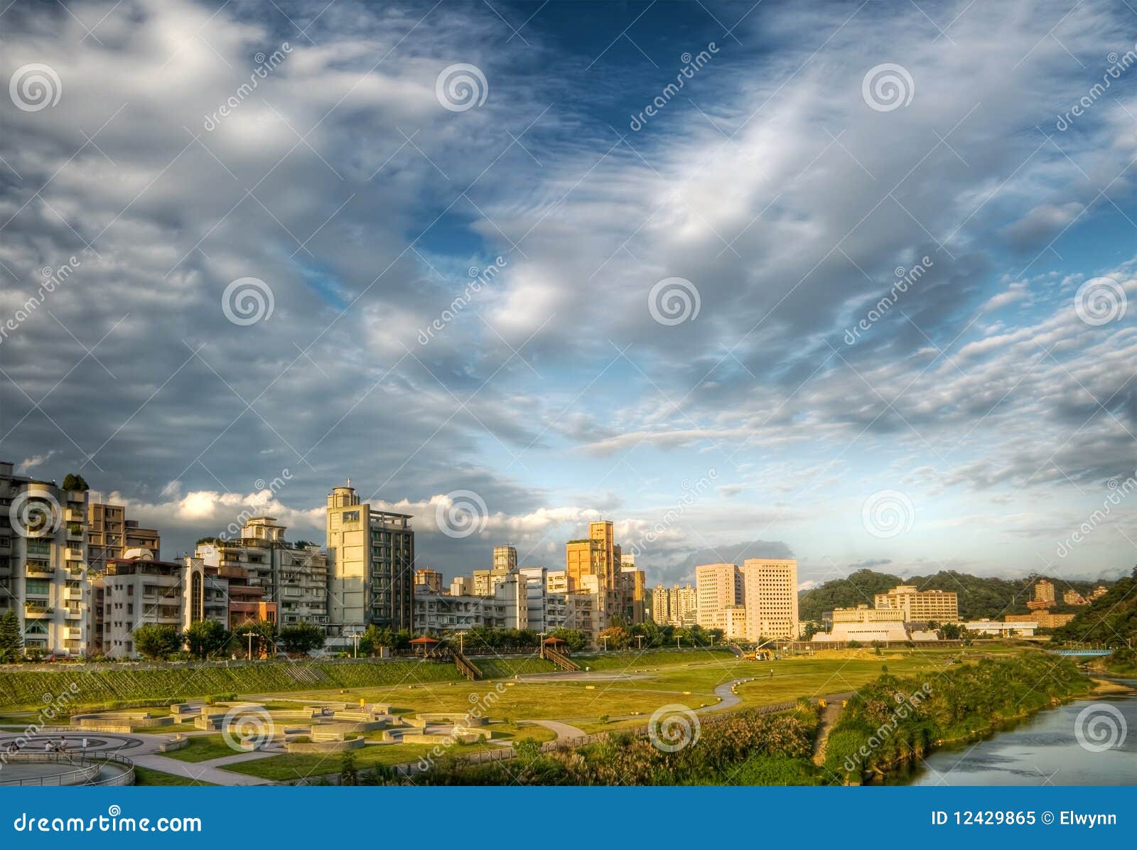 Cityscape of House with Park Stock Image - Image of downtown, dramatic ...