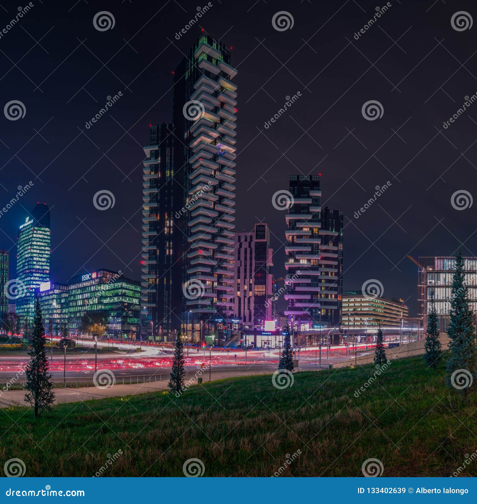 Cityscape Milan by night editorial stock image. Image of light - 133402639