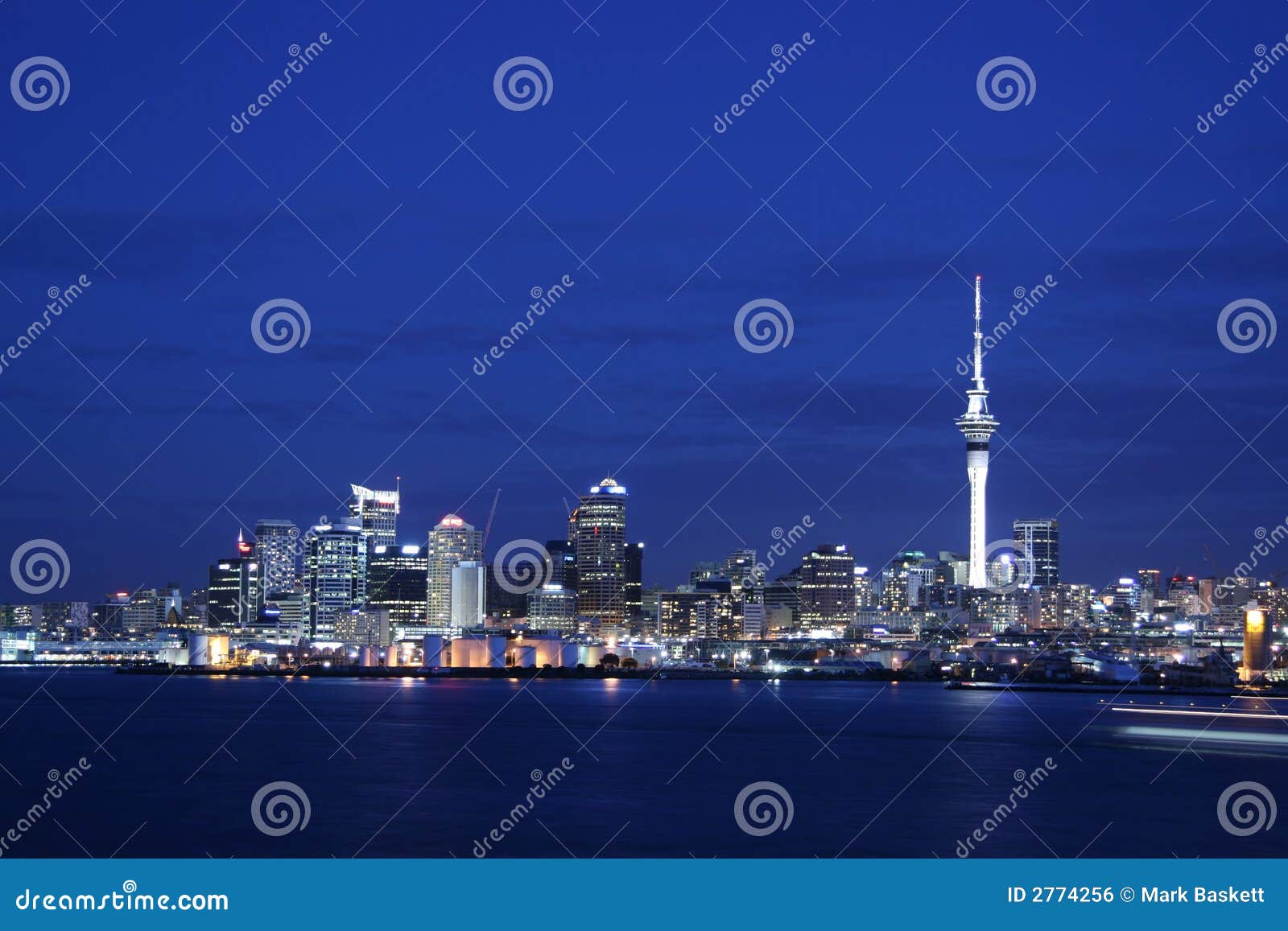 CityScape van Auckland stock foto. Image of schemer, zeeland - 2774256