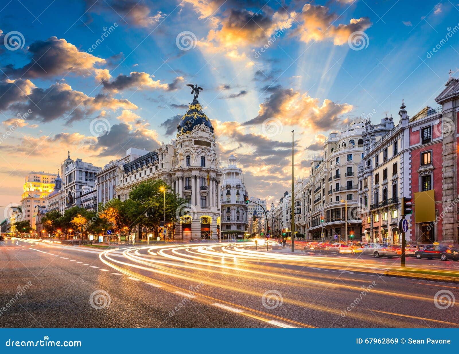 Cityscape van Madrid stock afbeelding. Image of centrum - 67962869