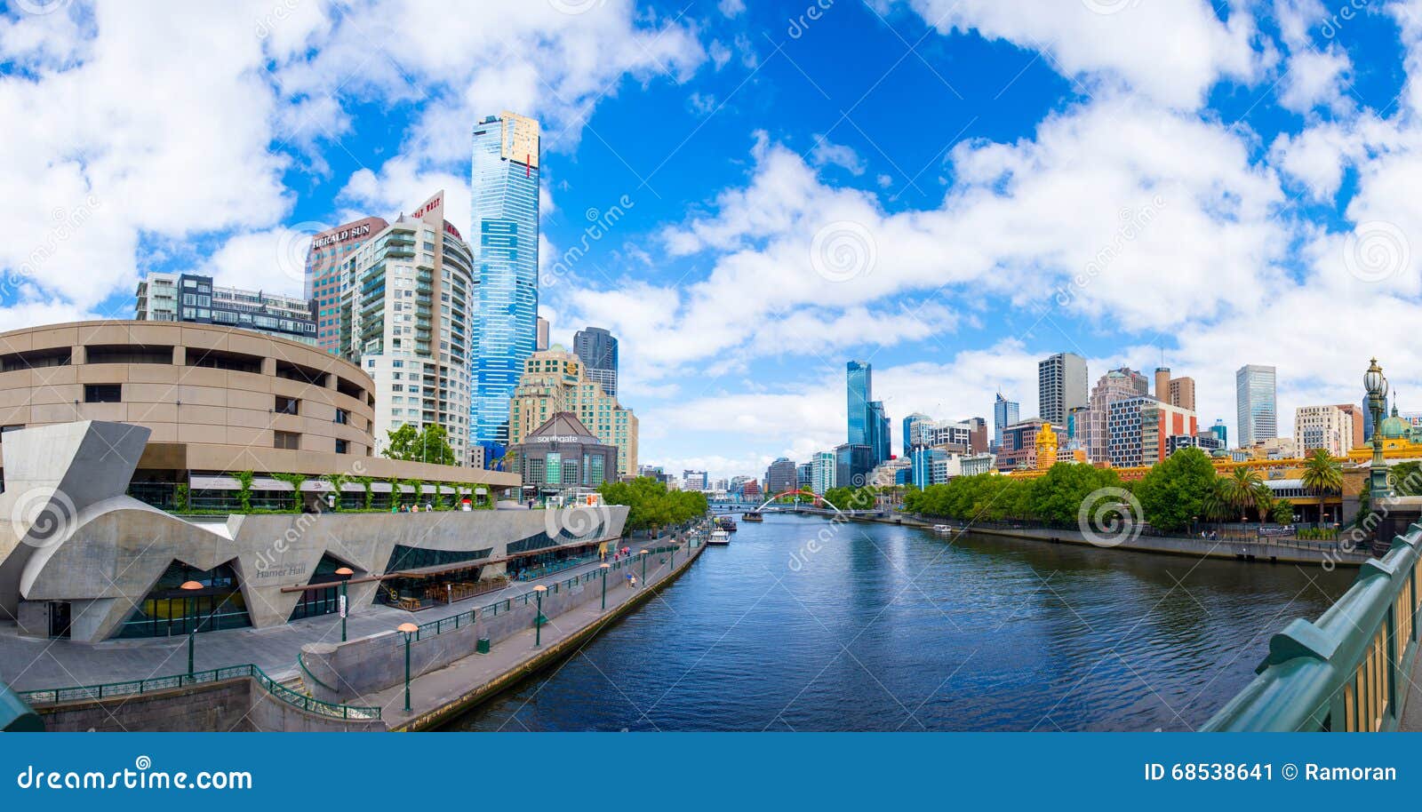 Cityscape van Melbourne redactionele foto. Image of wolken - 68538641