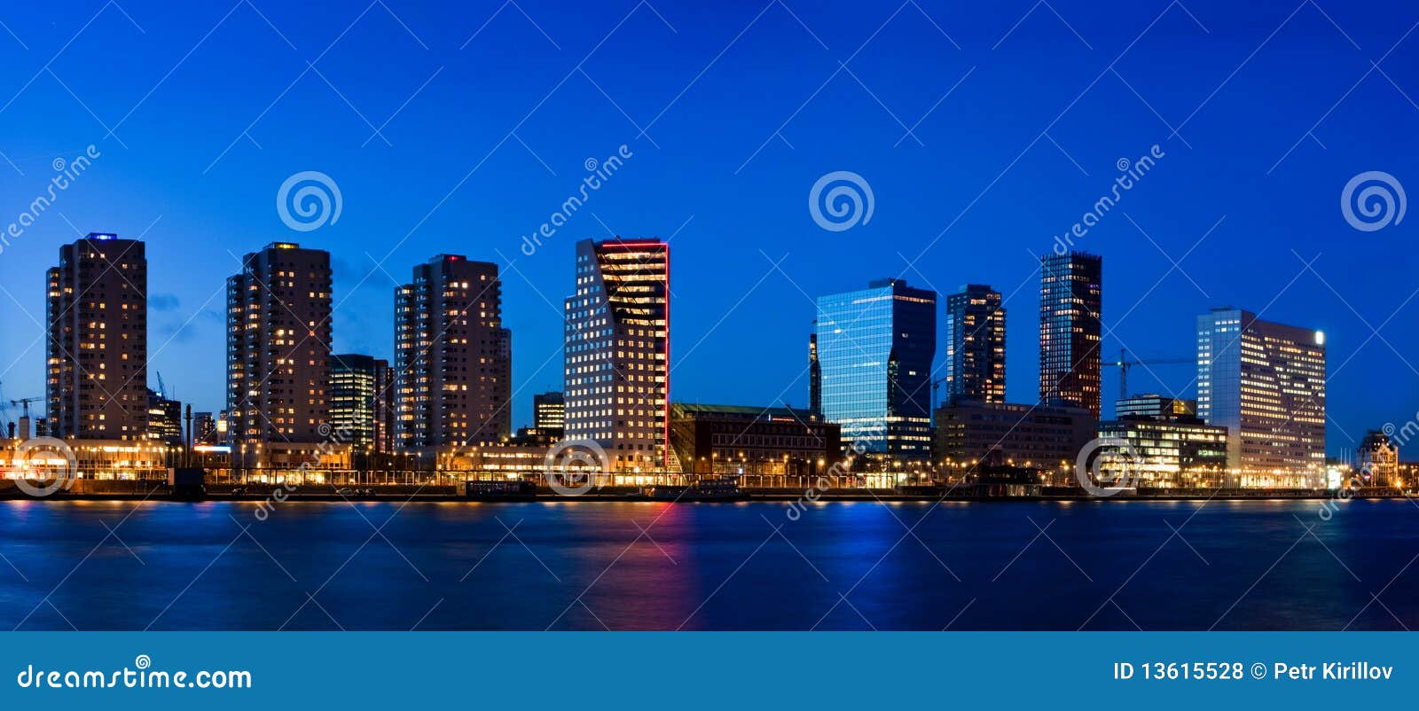 Cityscape Van Rotterdam Bij Schemer Stock Foto - Image of flat ...
