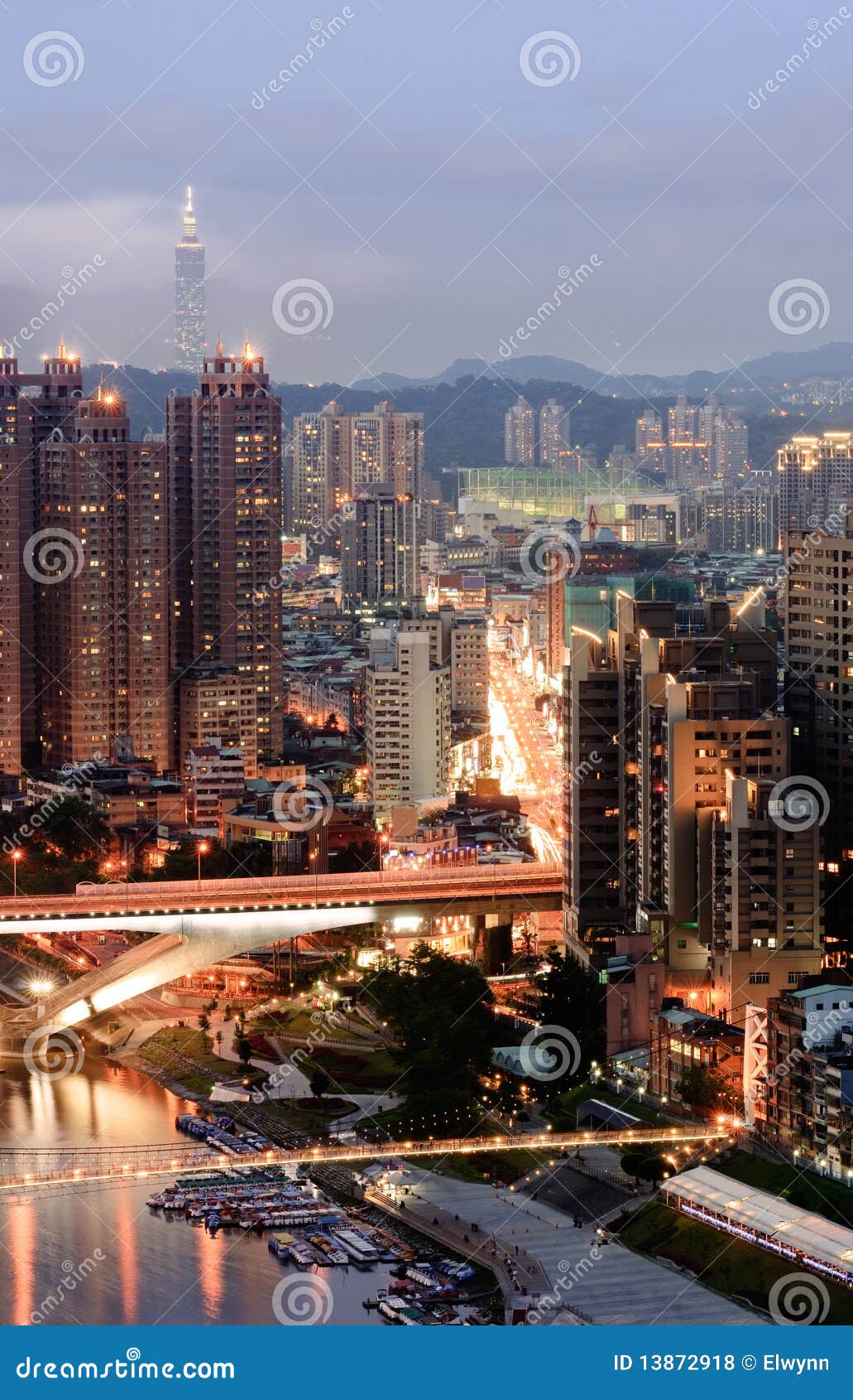 Cityscape van Taipeh stock foto. Image of bouw, kleurrijk - 13872918