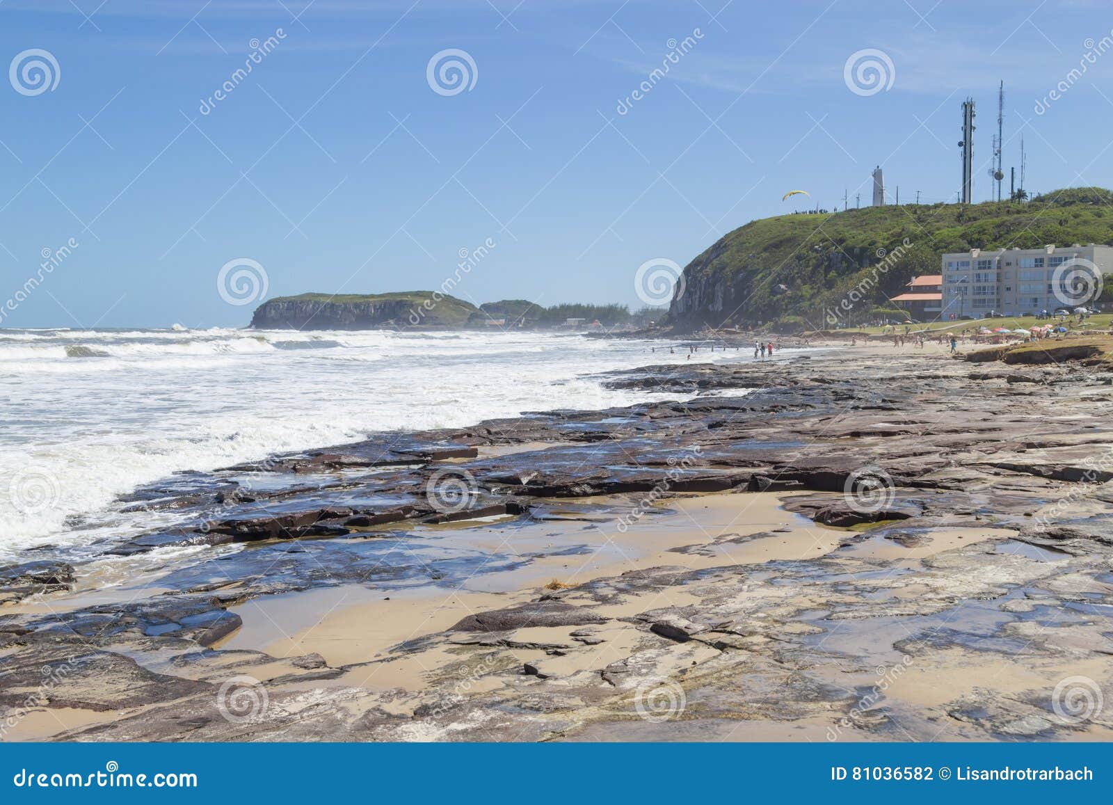 Cityview Mit Leuchtturm an Torres-Strand Stockfoto - Bild von felsen ...