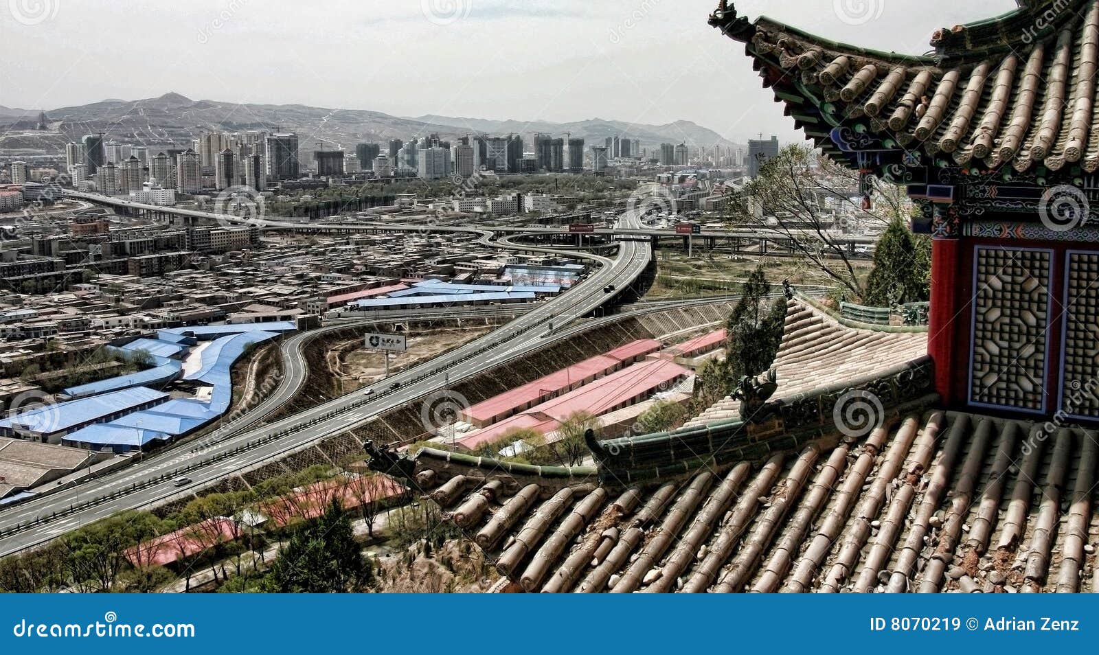 Ciudad China Moderna De Xining Imagen de archivo - Imagen de templo ...