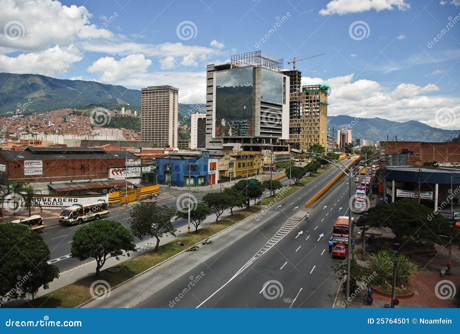 Ciudad Colombiana De Medellin Foto editorial - Imagen de ciudad ...