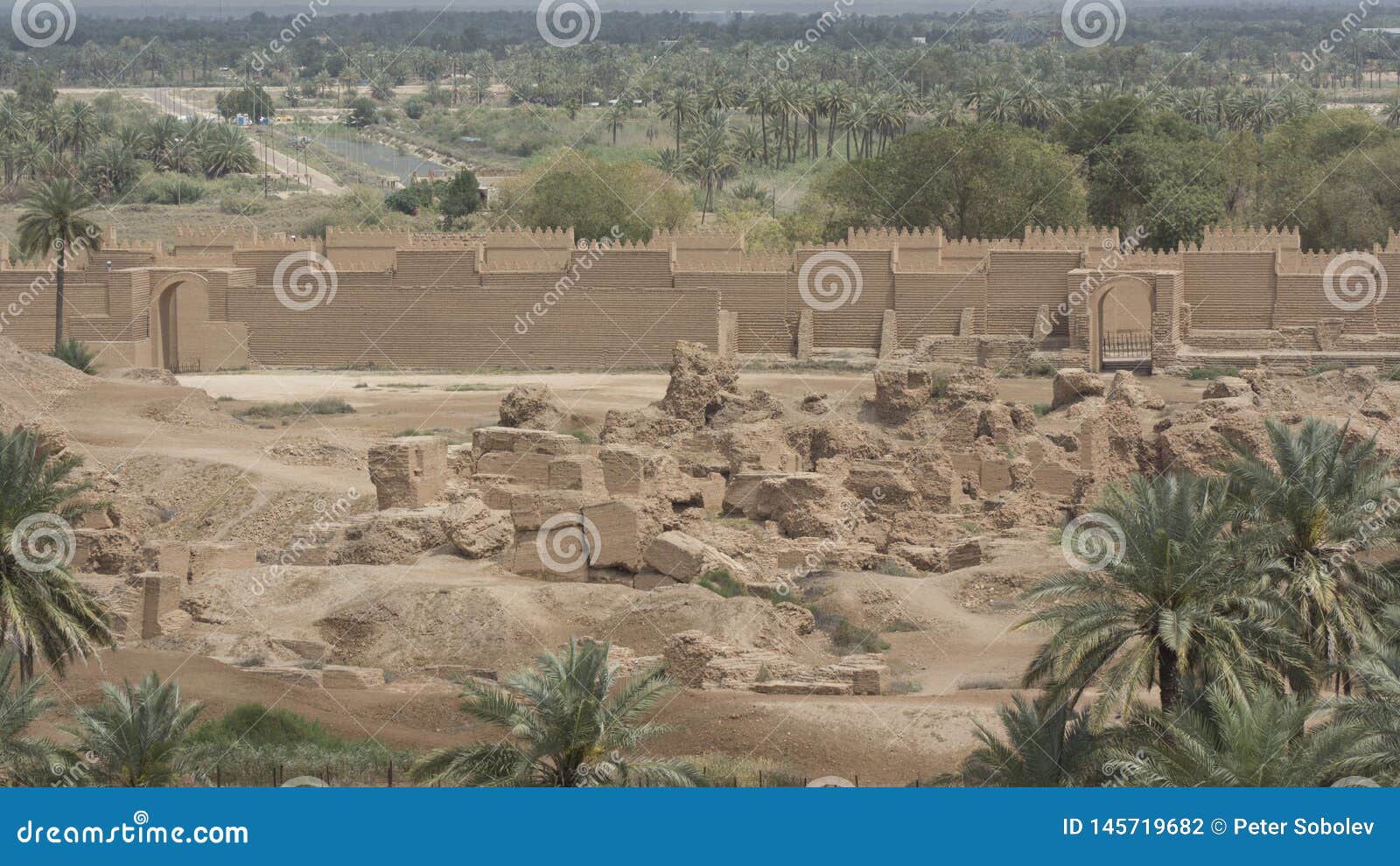 Ciudad de Babilonia, Iraq foto de archivo. Imagen de excavaciones ...