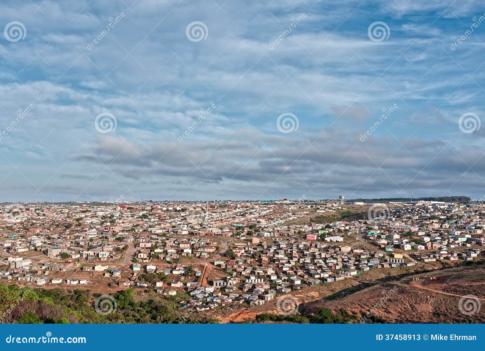 Ciudad de chabola africana imagen de archivo. Imagen de renta - 37458913
