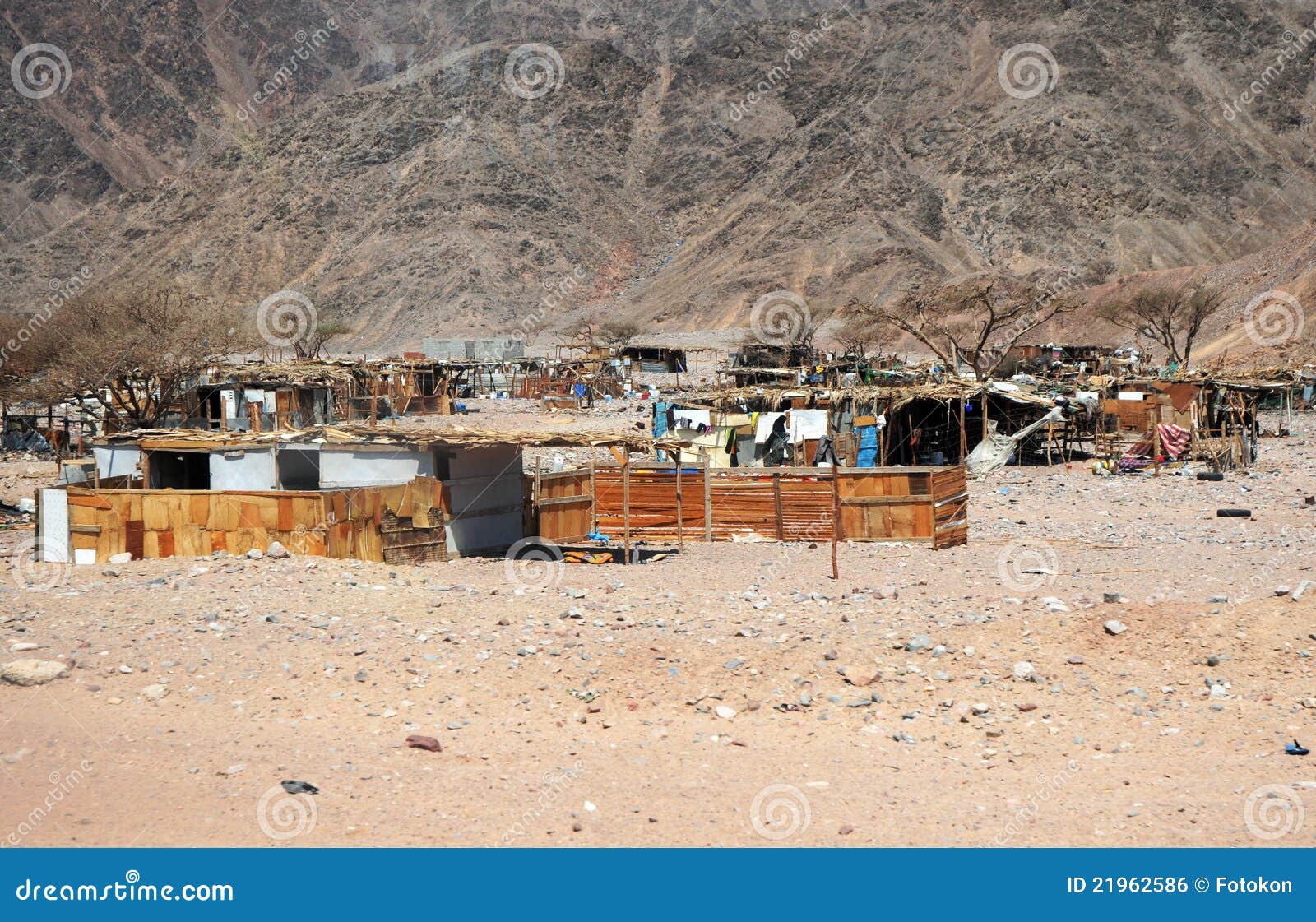 Ciudad de chabola egipcia foto de archivo. Imagen de roca - 21962586