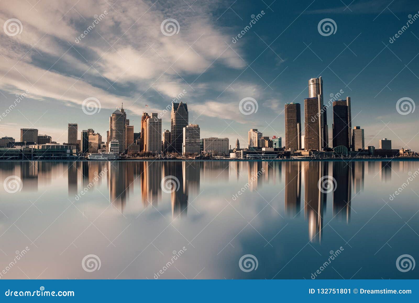 Ciudad de Detroit foto editorial. Imagen de ciudad, ontario - 132751801