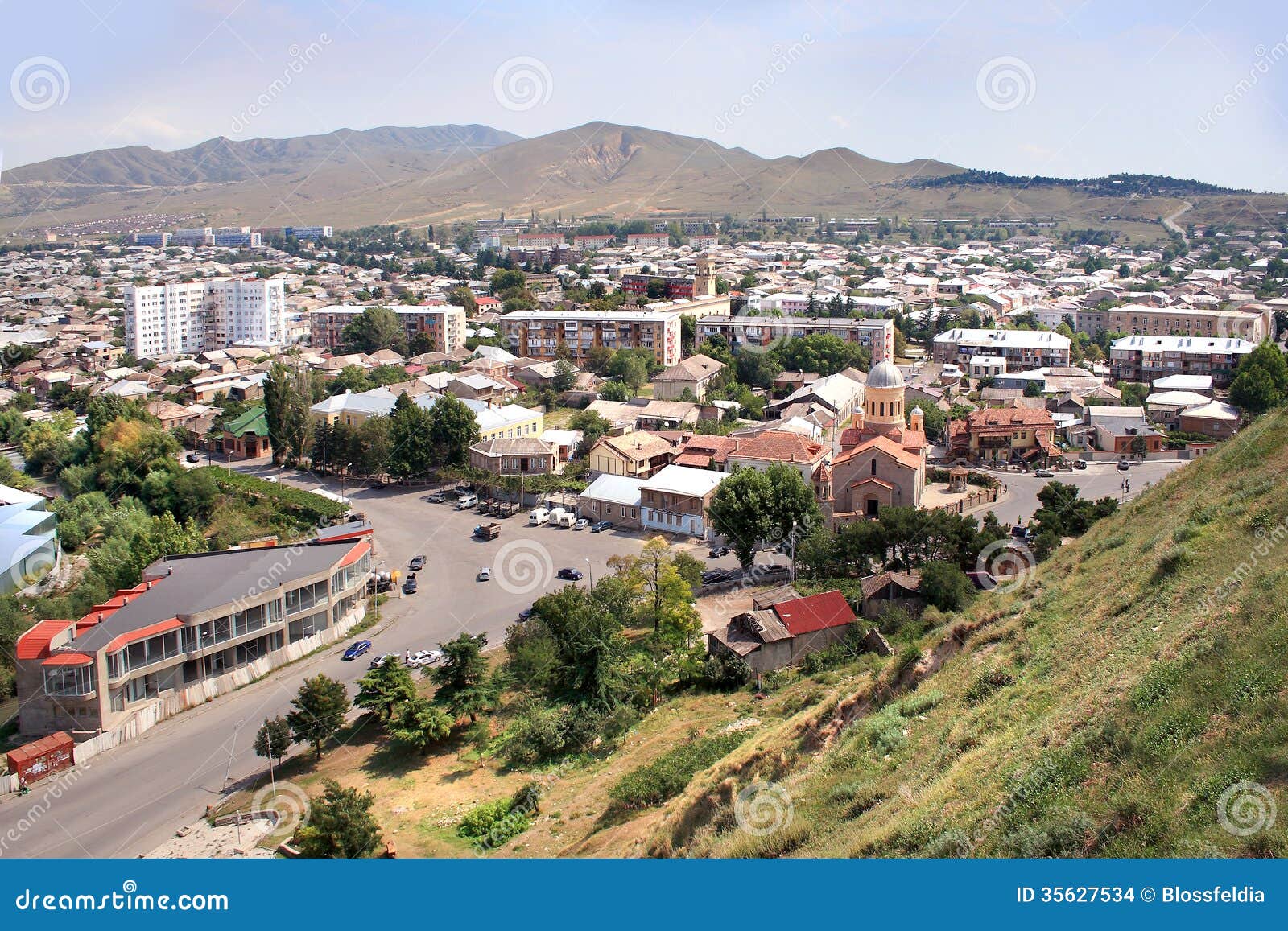Ciudad de Gori (Georgia) foto de archivo. Imagen de iglesia - 35627534