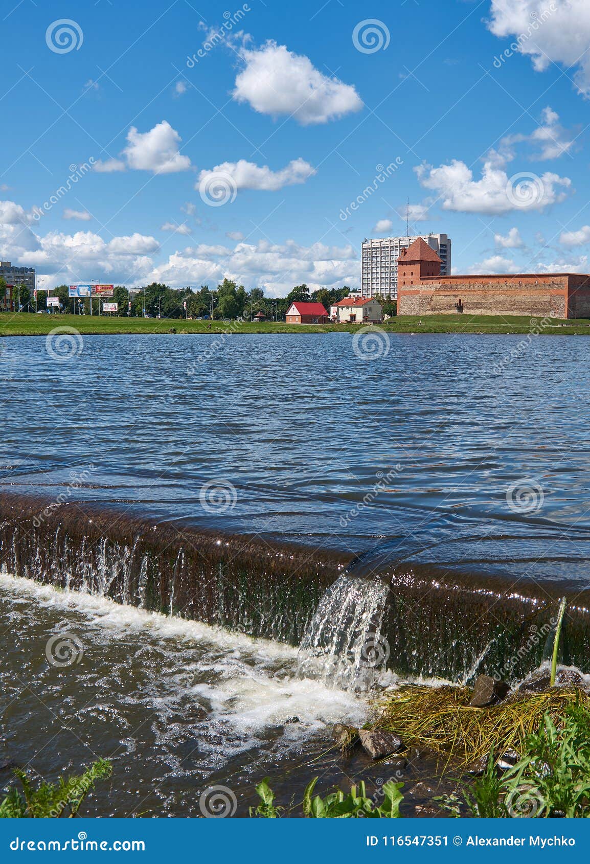 Ciudad De La Cascada Del Agua De Lida Imagen de archivo - Imagen de ...