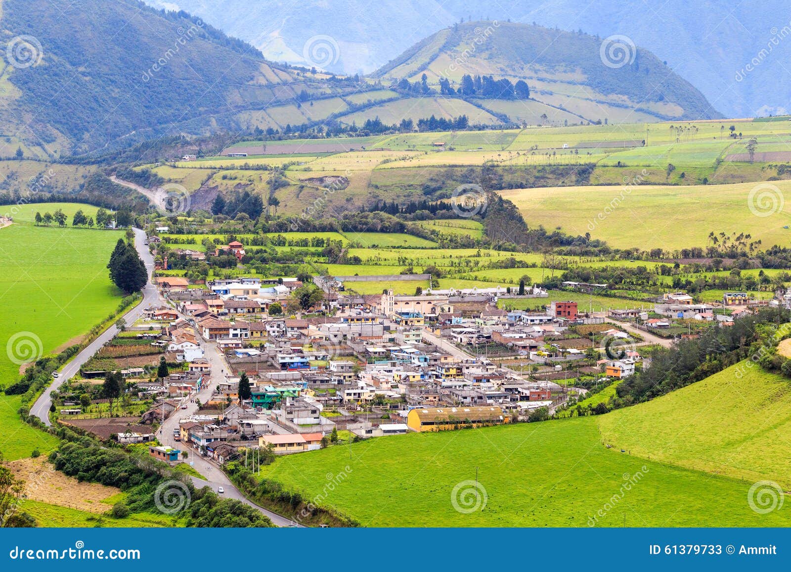 Ciudad de Lloa Ecuador imagen de archivo. Imagen de nublado - 61379733