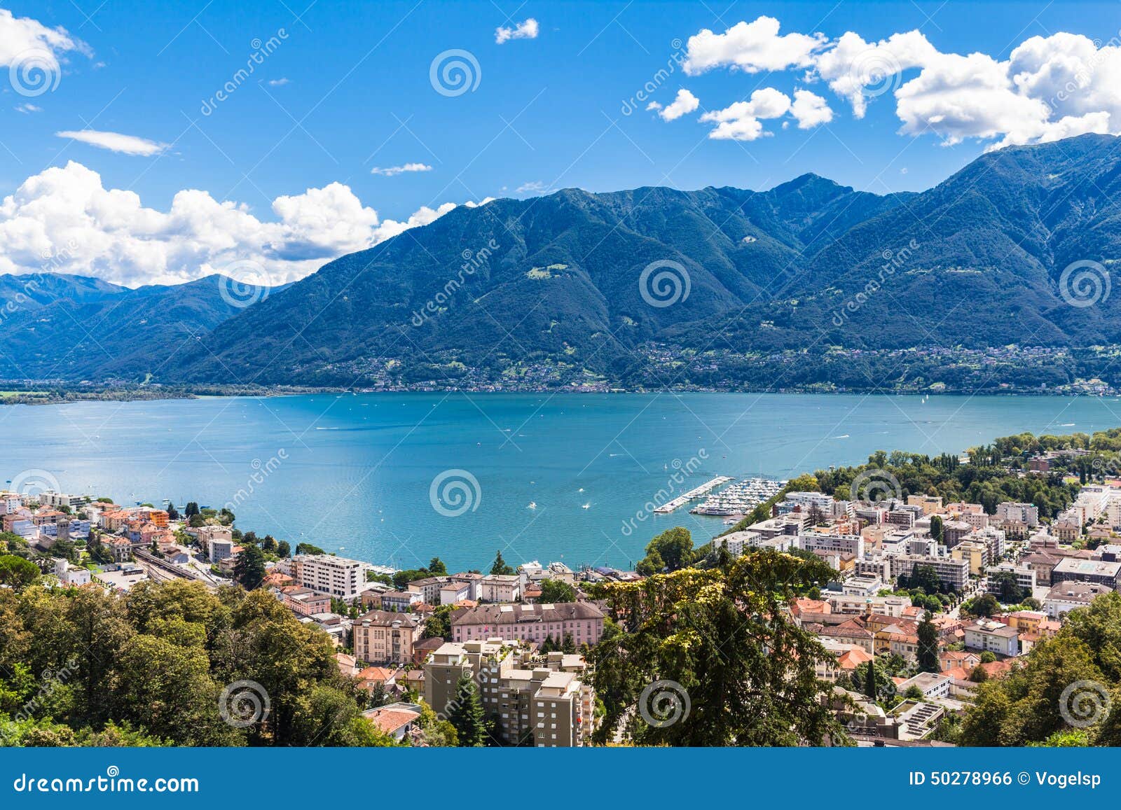 Ciudad De Locarno Y Lago Mggiore Foto de archivo - Imagen de historia ...