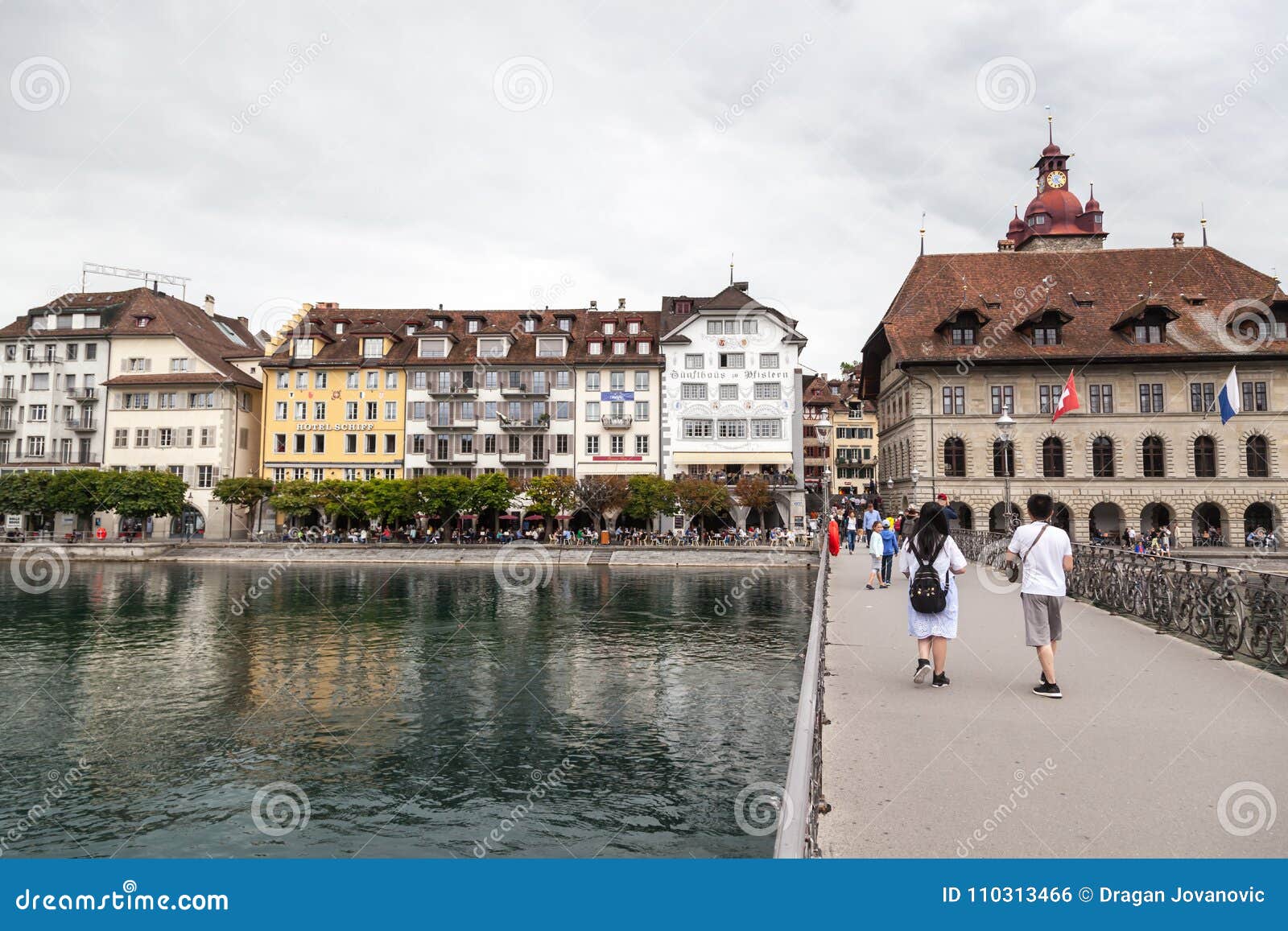 Ciudad de Lucerna, Suiza foto editorial. Imagen de lugar - 110313466