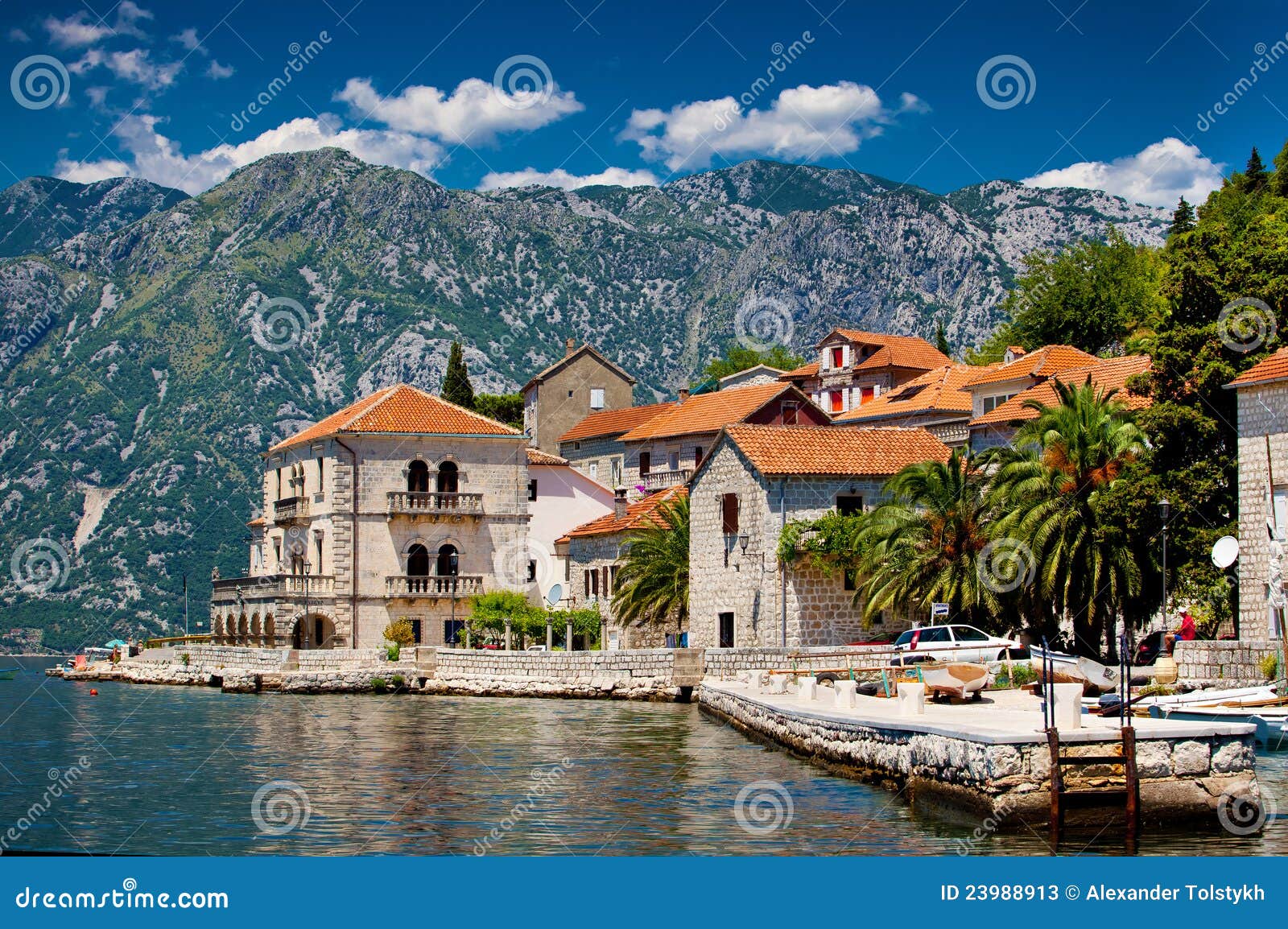 Ciudad De Perast En Montenegro Imagen de archivo - Imagen de edificio ...