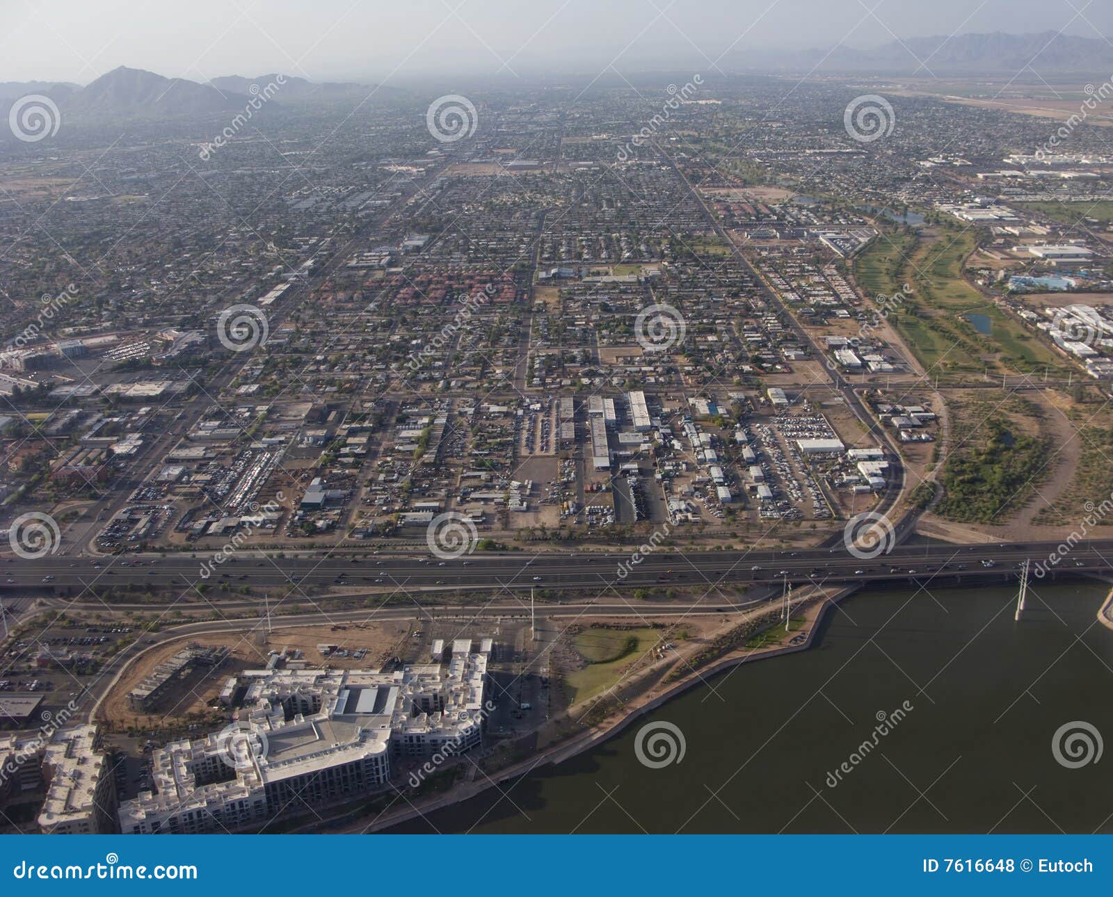 Ciudad de Phoenix, AZ foto de archivo. Imagen de comercial - 7616648