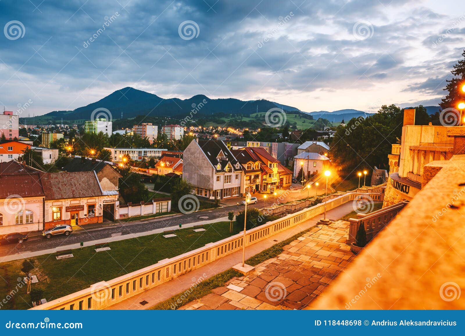 Ciudad De Ruzomberok En La Noche Foto de archivo editorial - Imagen de ...