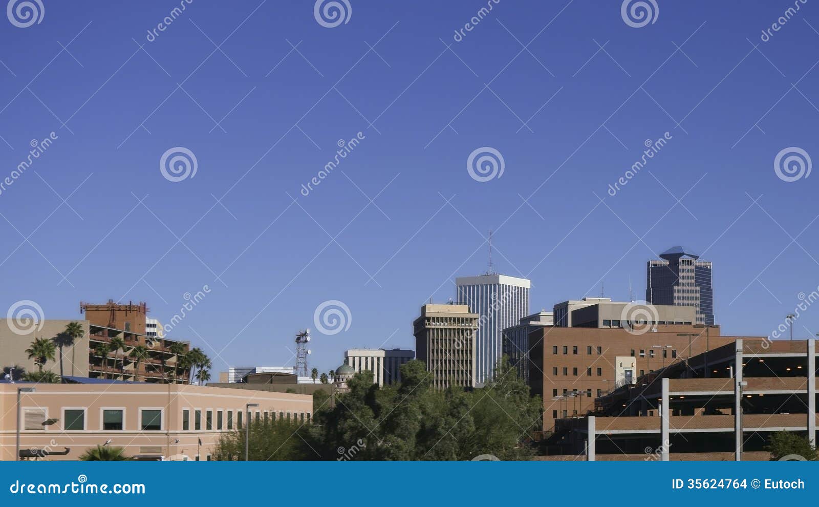 Ciudad de Tucson, AZ foto de archivo. Imagen de edificios - 35624764