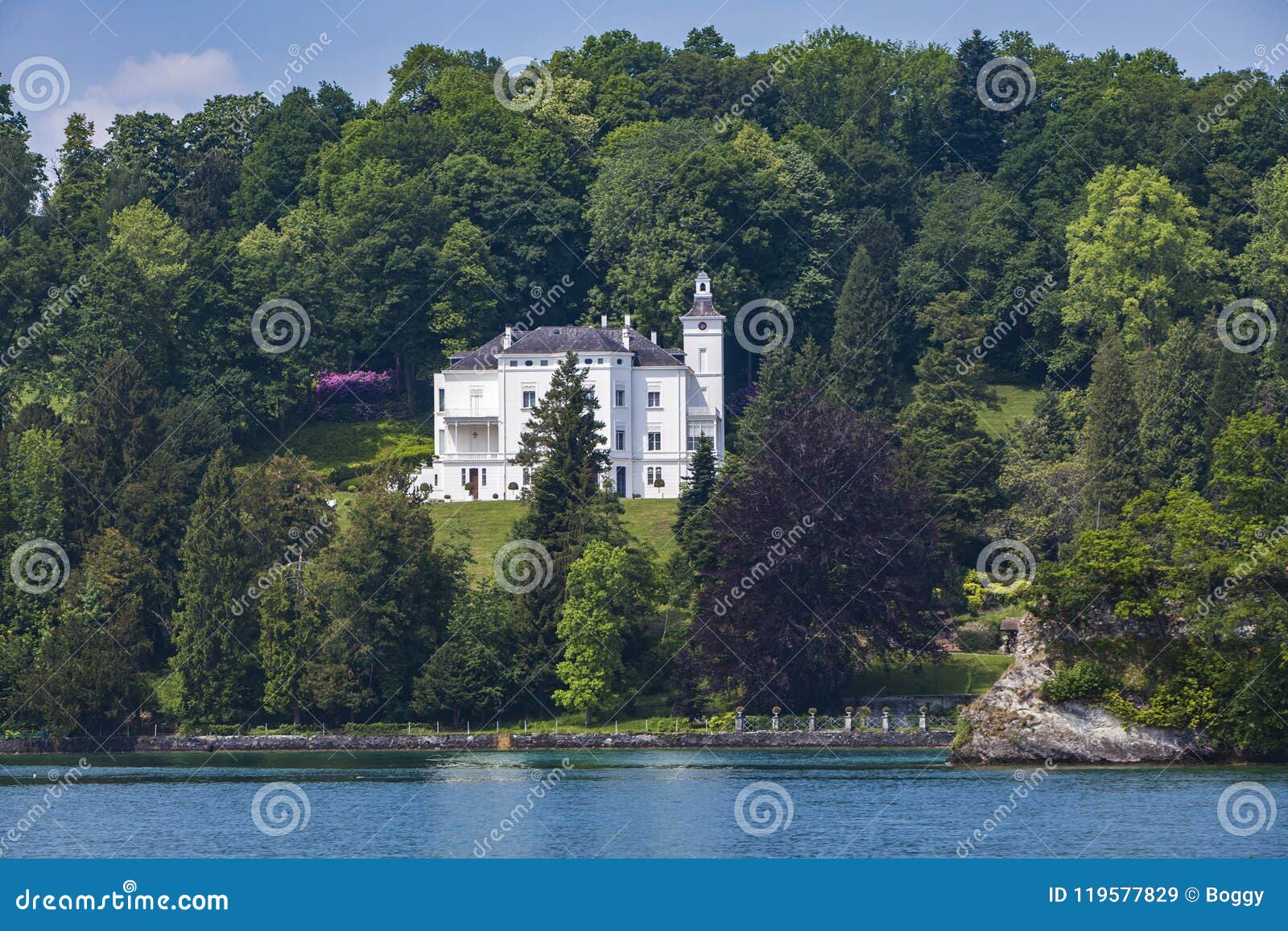 Ciudad Hertenstein En El Lago Lucerne Imagen de archivo - Imagen de ...