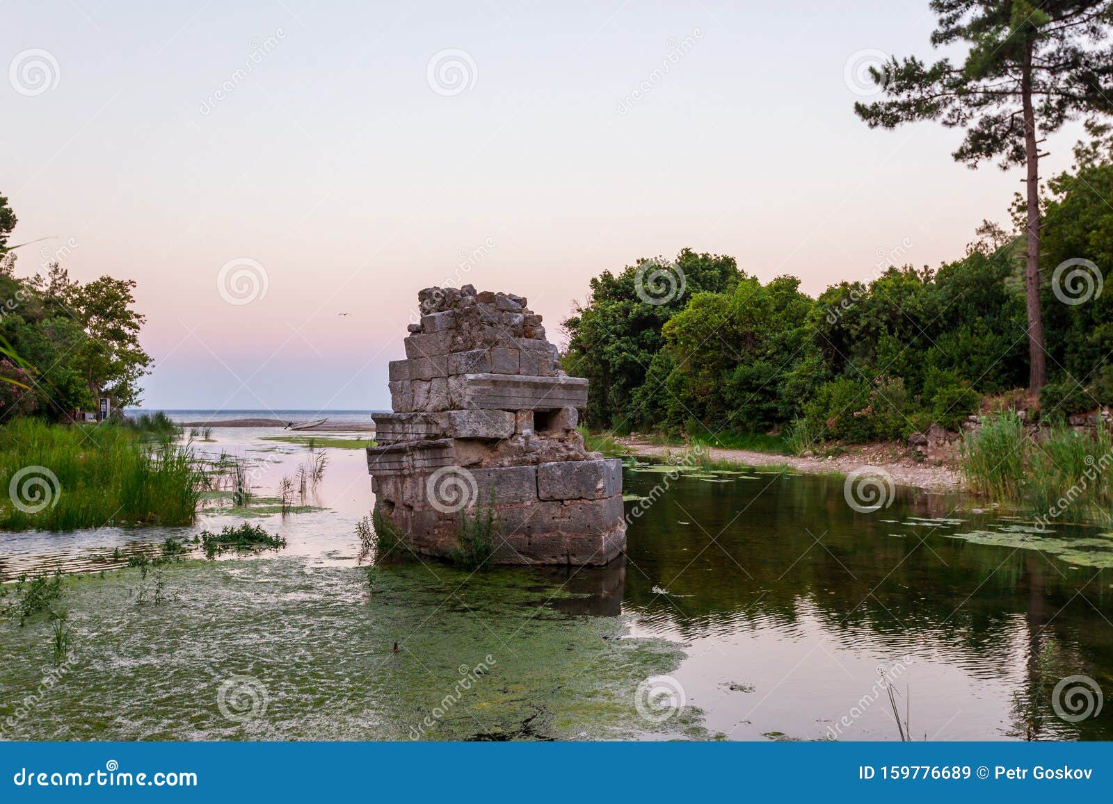 Ciudad litana de Olympos imagen de archivo. Imagen de bosque - 159776689