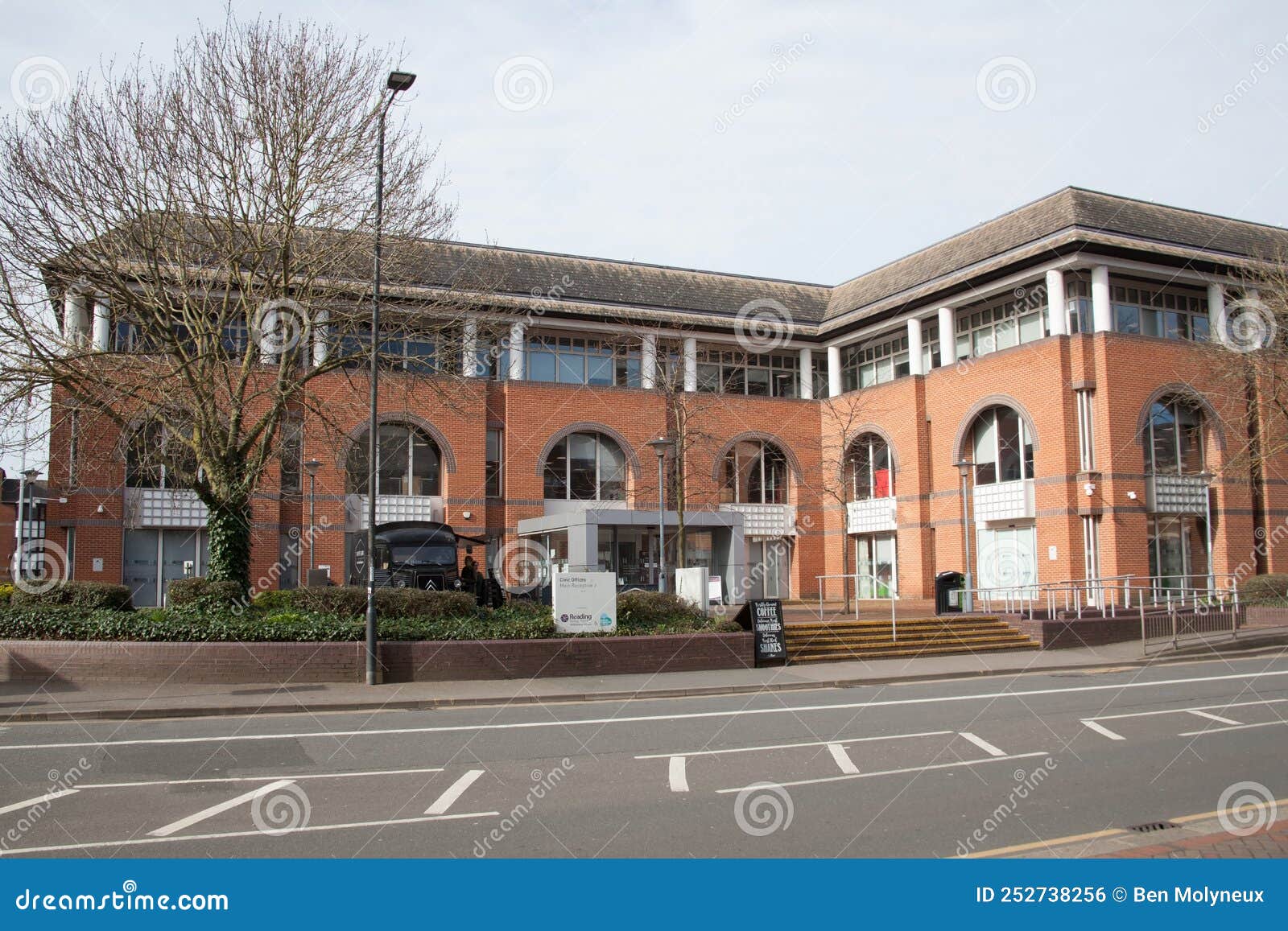 The Civic Offices in Reading, Berkshire in the UK Editorial Photo ...