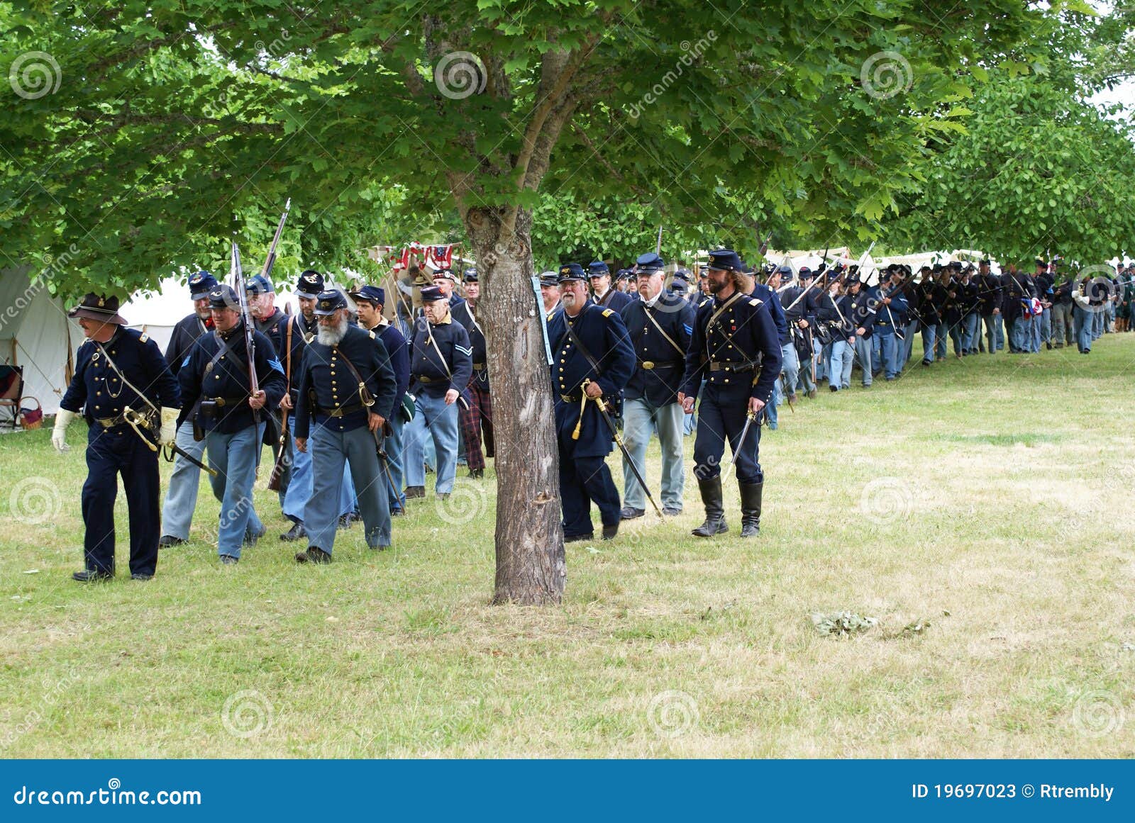 Civil War Soldiers Marching To Battle Editorial Stock Photo - Image of ...