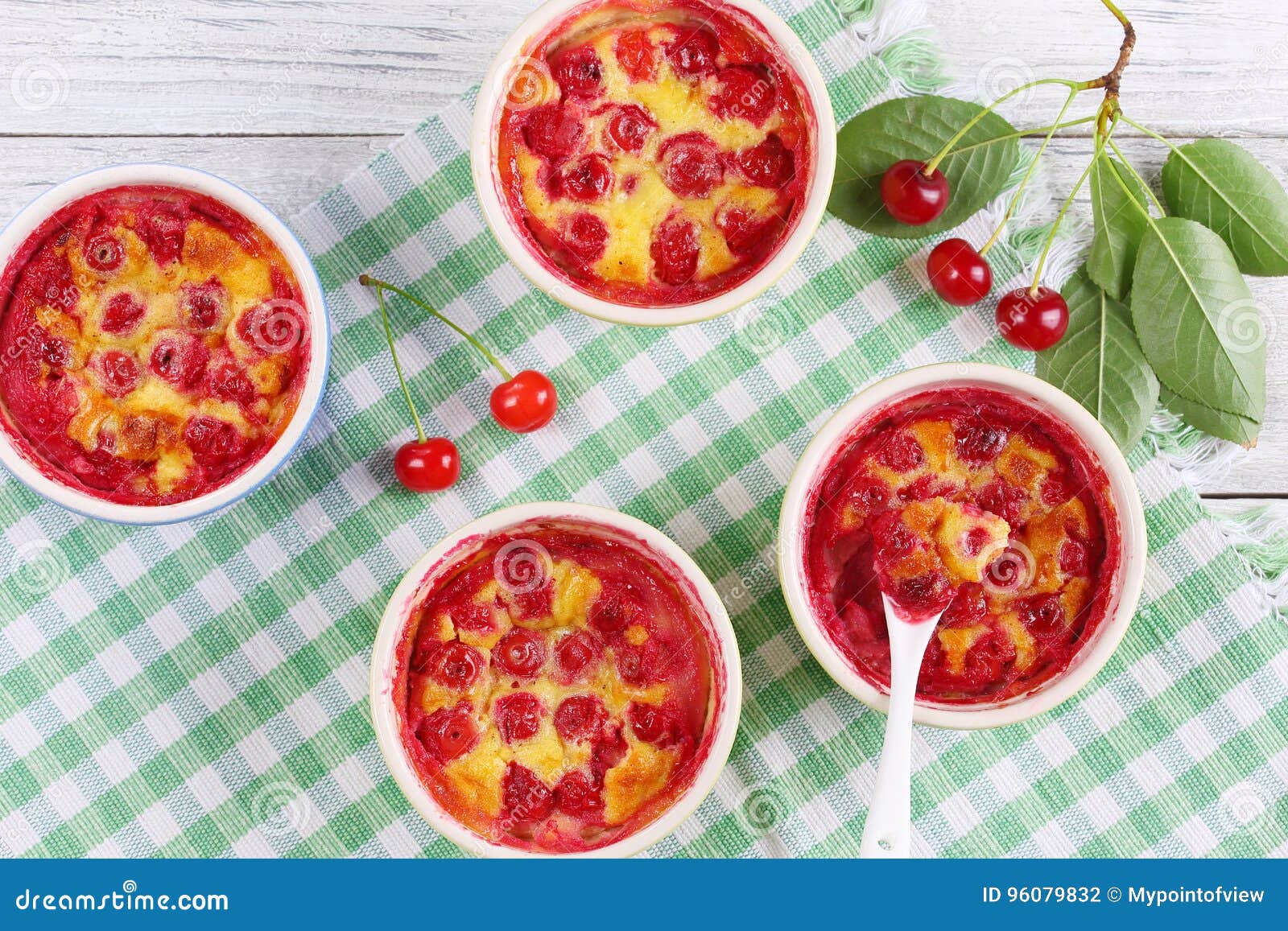 Clafoutis Della Ciliegia, Dessert Dolce Francese Classico Fotografia ...