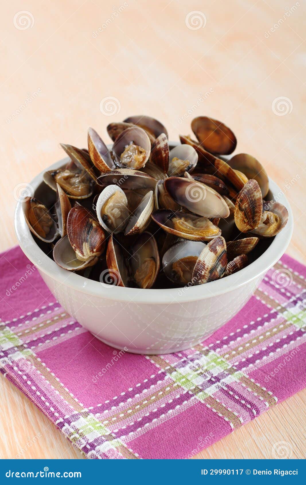 Clams in ceramic jar stock image. Image of nutrition - 29990117